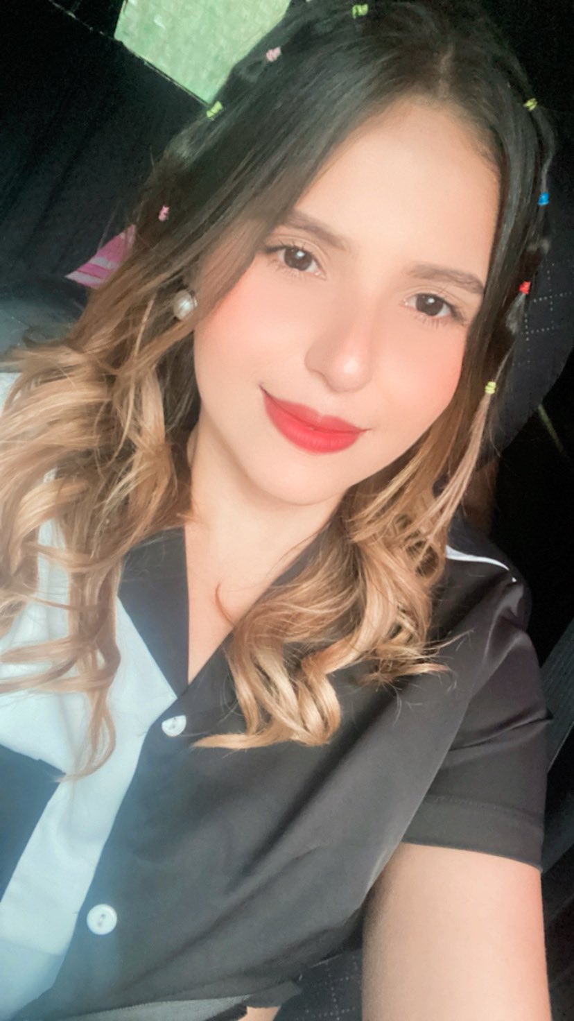 Griss on Twitter: "Nada más porque me pidieron mi cédula para entrar a un lugar🫢🥰 https://t.co ...