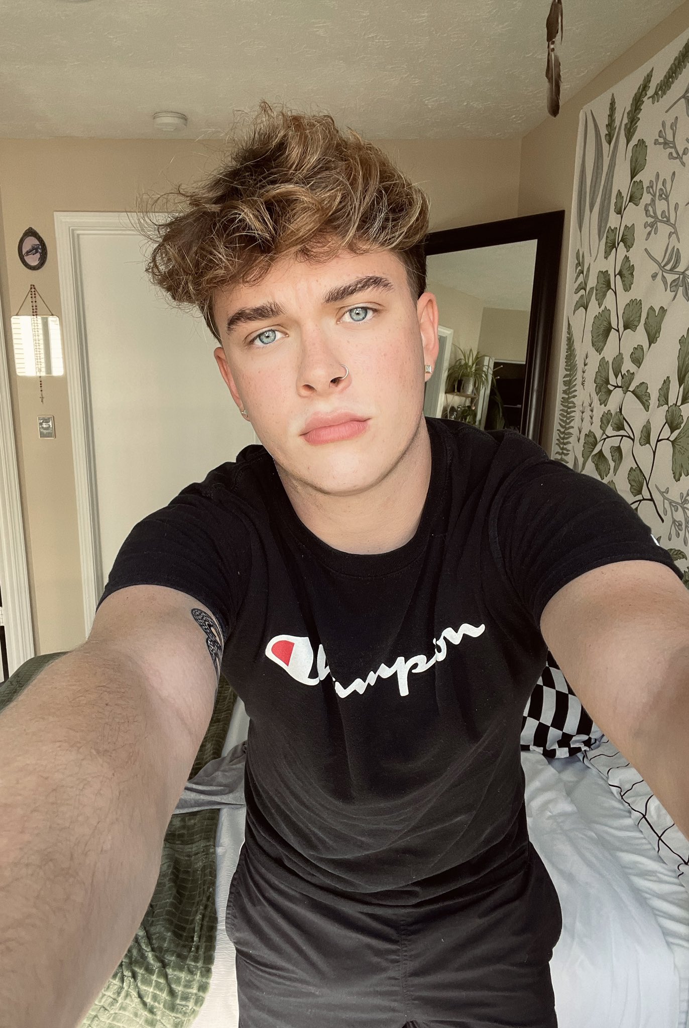 JAY🧍🏻 $4.00 ONLYFANS on Twitter: "retweet if i could bend you over 😈 https://t.co/JcC3AaYUqJ ...