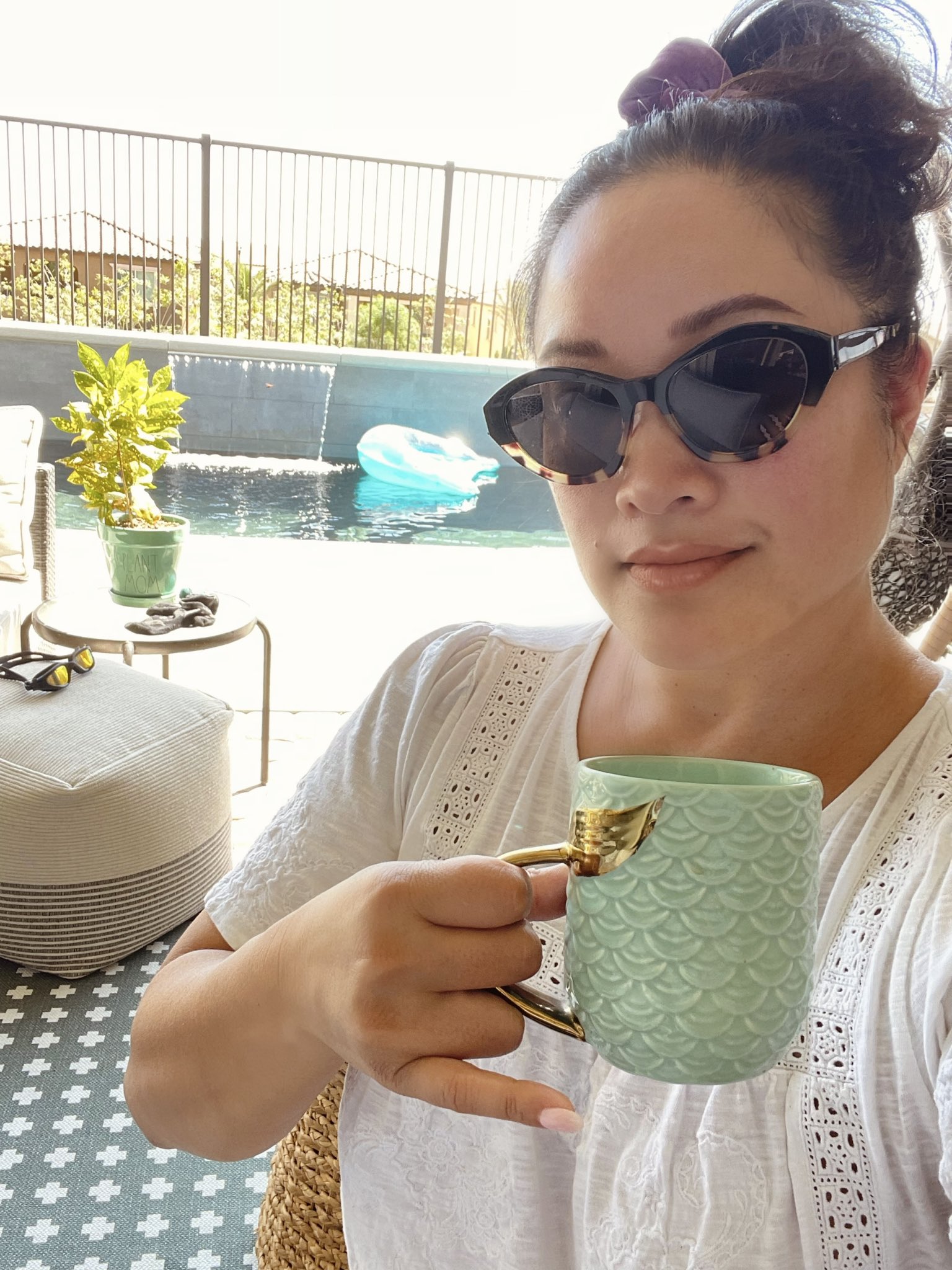 Lorraine Blanco Moss on Twitter: "@LasVegasLocally Chillin’ by the pool… pinkies up. 😎 https://t ...