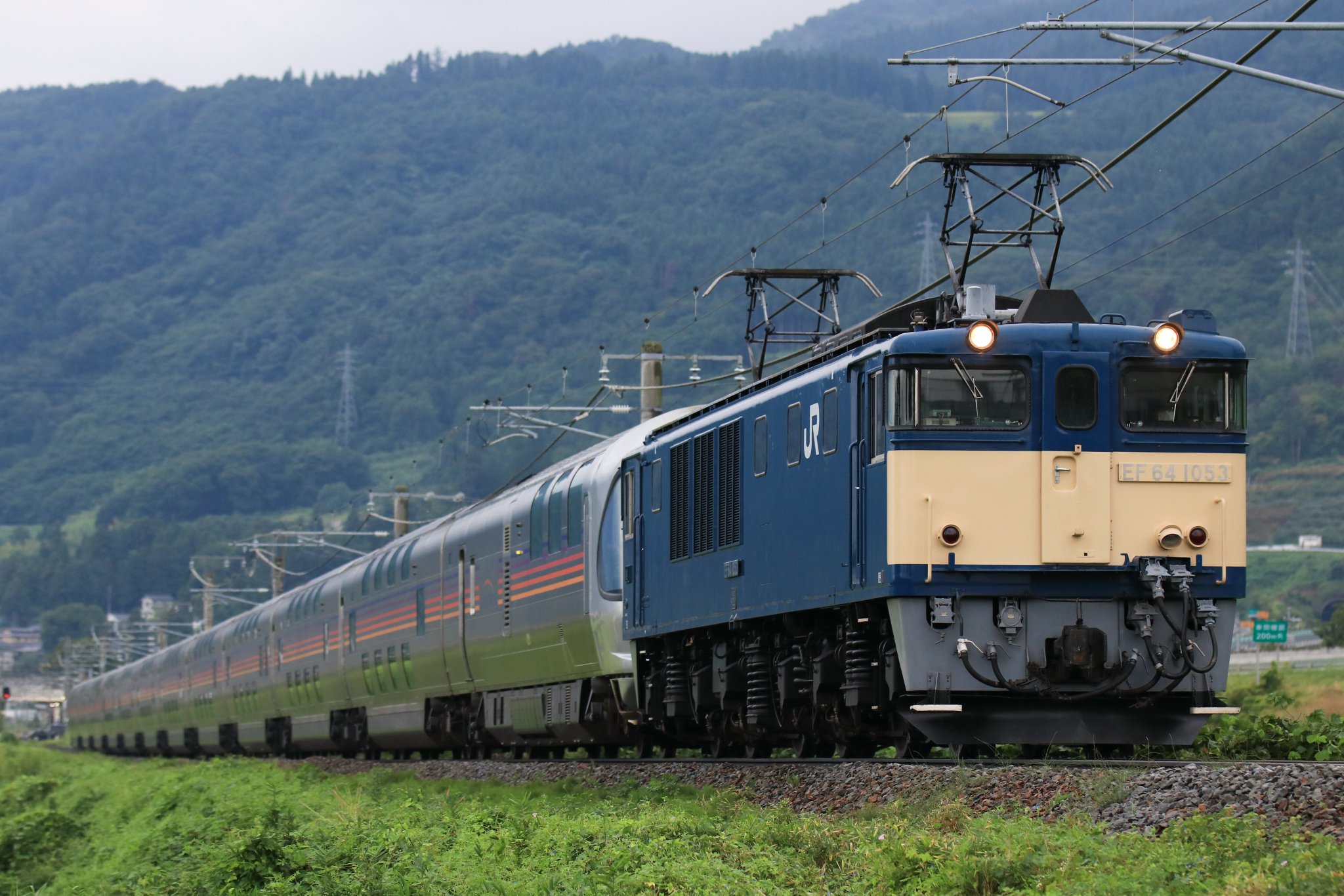 駅そば~ん on Twitter: "2022.8.28 9011レ 信州カシオペア紀行 EF64 1053+E26系 https://t.co/D6EXD0iC09" / Twitter