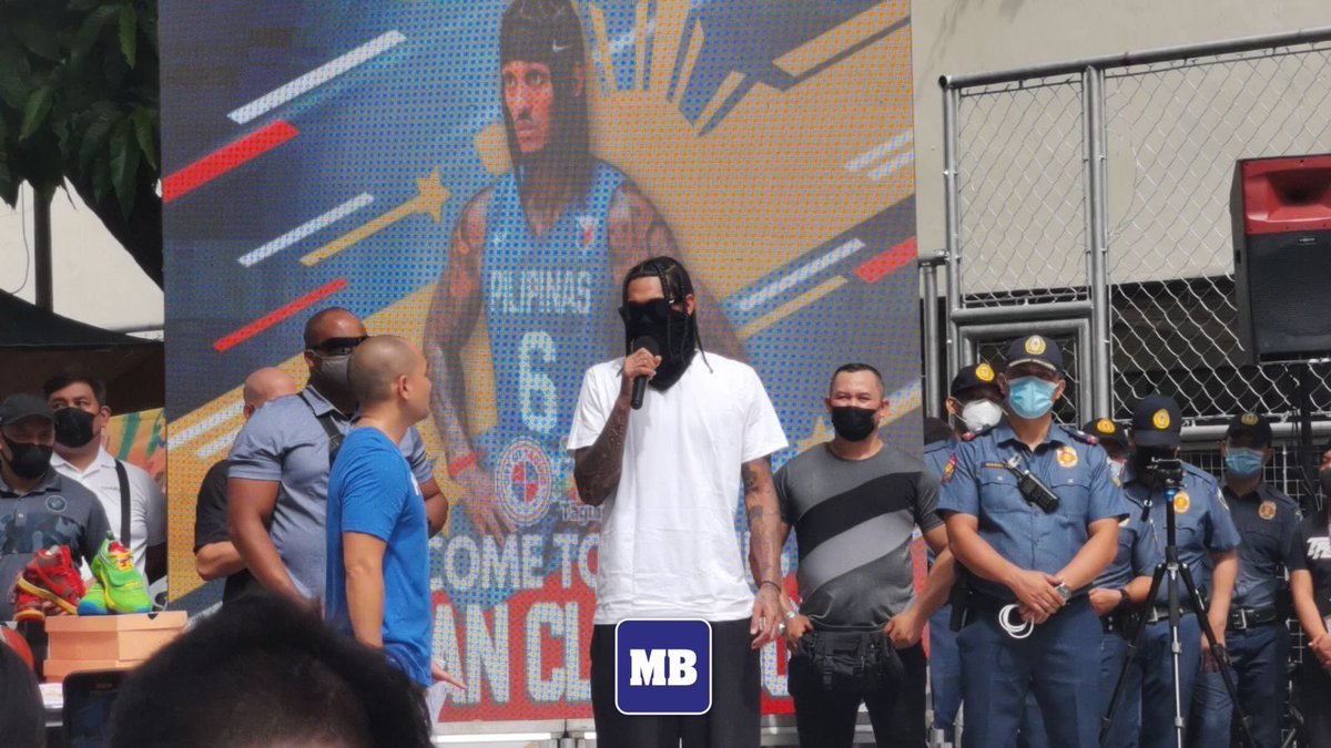 Filipino-American NBA player Jordan Clarkson visits a Tenement ...