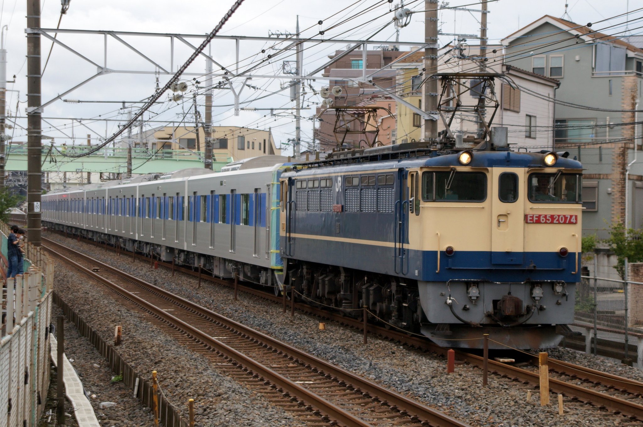 波鉄 on Twitter: "2022.8.28 EF65-2074+都営三田線6500形 甲種 9867レ 武蔵野線 https://t.co/OE2JPfnZX7" / Twitter