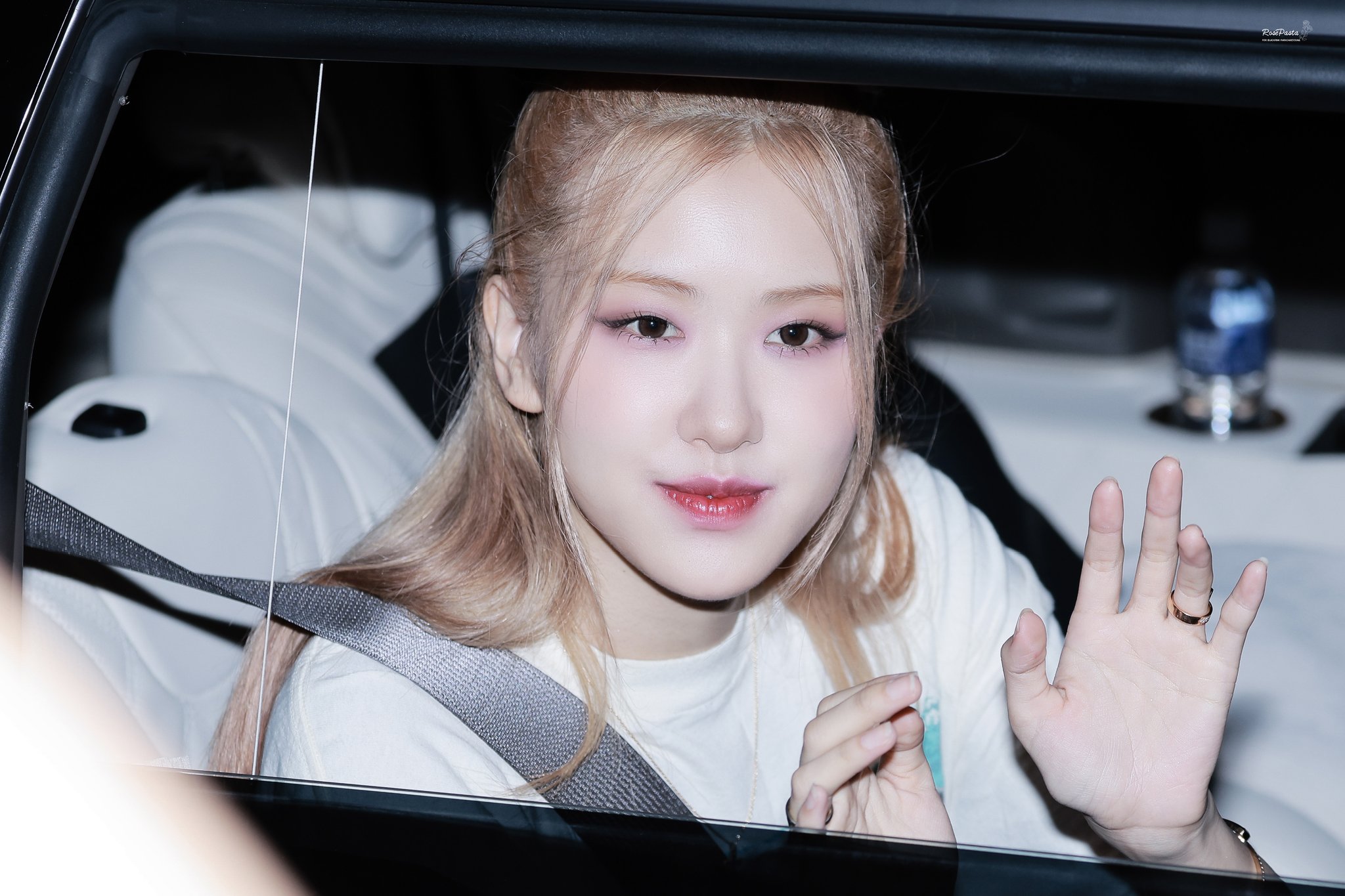 ROSÉ (로잔)⁹⁷ on Twitter: "ROSÉ X SBS 🥺🥺🥺 https://t.co/yUC7KQ1Jmn" / Twitter