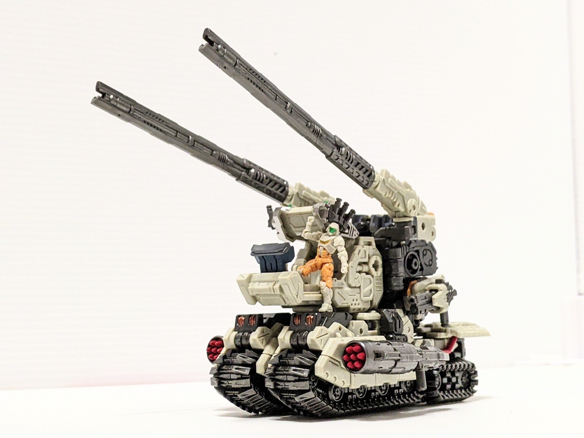 もささ/成田SKYGATE BASE on Twitter: "僕はこの戦車で旅に出ます。クリスマスまで起こさないでください。 https://t.co/cWGg2npdyq" / Twitter