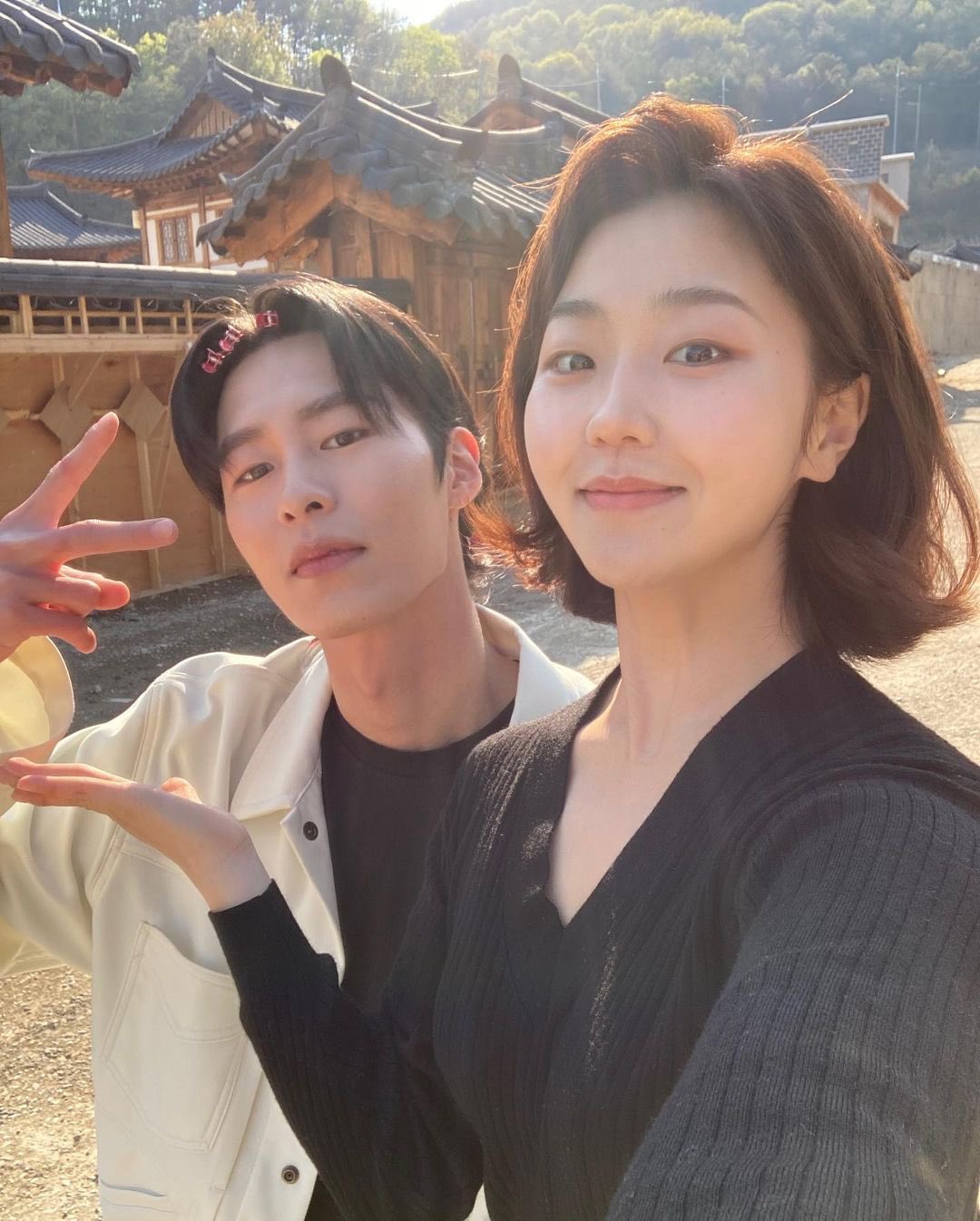 on Twitter: "Lee JaeWook and Seo Hyewon 🥰 https://t.co/C4tNngPjQw #이재욱 #LeeJaeWook #환혼 ...