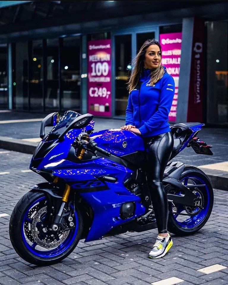 Yamaha R6 Blue 2022