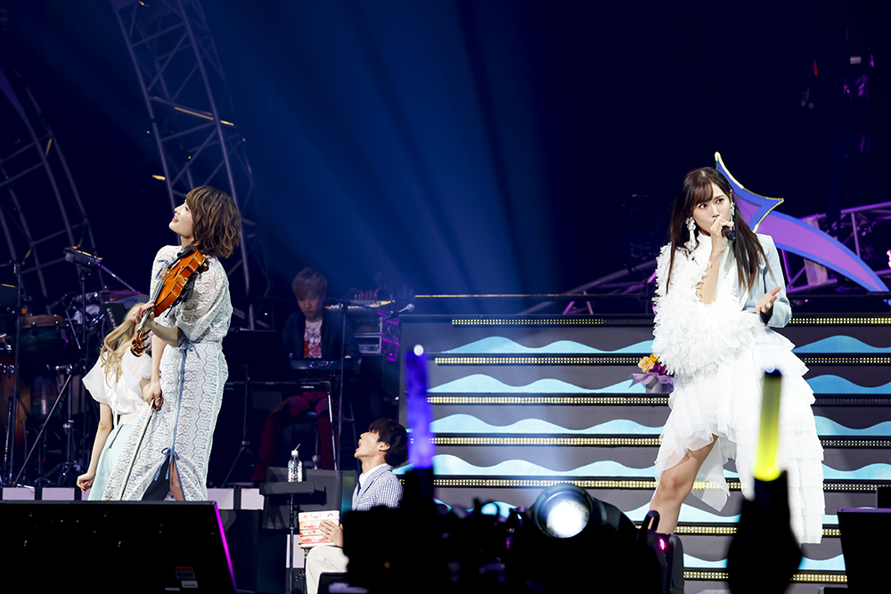 PASH!編集部 on Twitter: "【PASH!＋】アニサマ2022 1日目の速報レポートにTRUE feat. Ayasaの写真を追加しました！ https://t.co ...