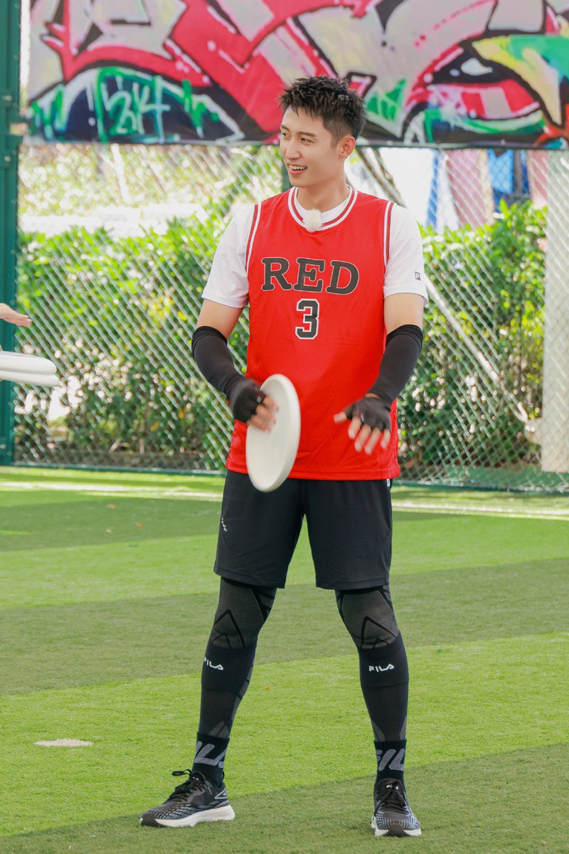 CNent on Twitter: "220828 #HuangJingyu Studio weibo update More pics - https://m.weibo.cn ...