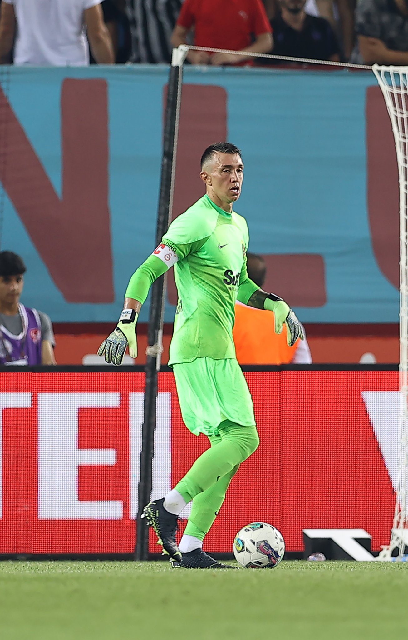 nando muslera🇺🇾 on Twitter: "Muslera bu sezon kalesine gelen 14 sutun 13’ünü kurtarmıs, bu ...