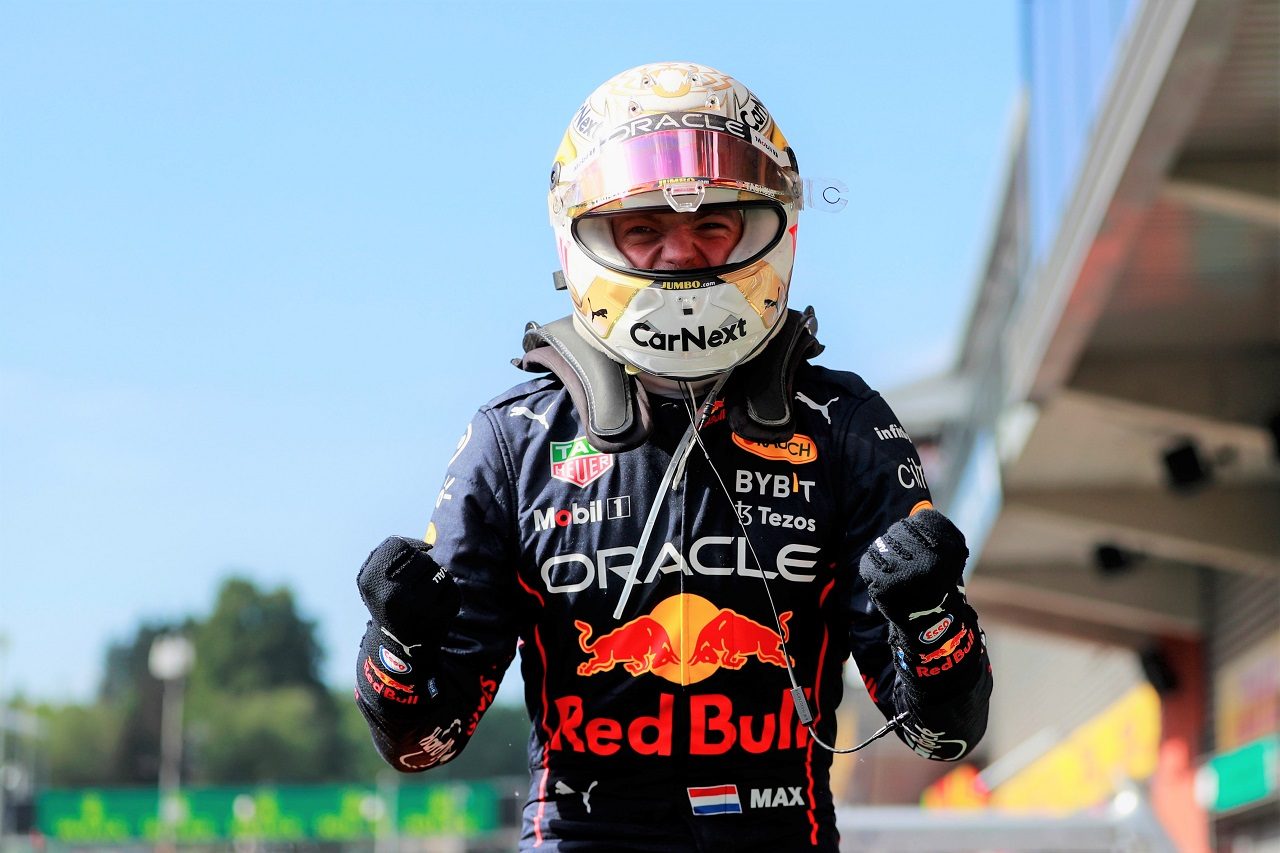 autosport web/オートスポーツweb on Twitter: "フェルスタッペン圧勝、14番手から12周で首位に「予想外の展開。マシンが最高だった」また一歩王座に近づく／F1第14 ...