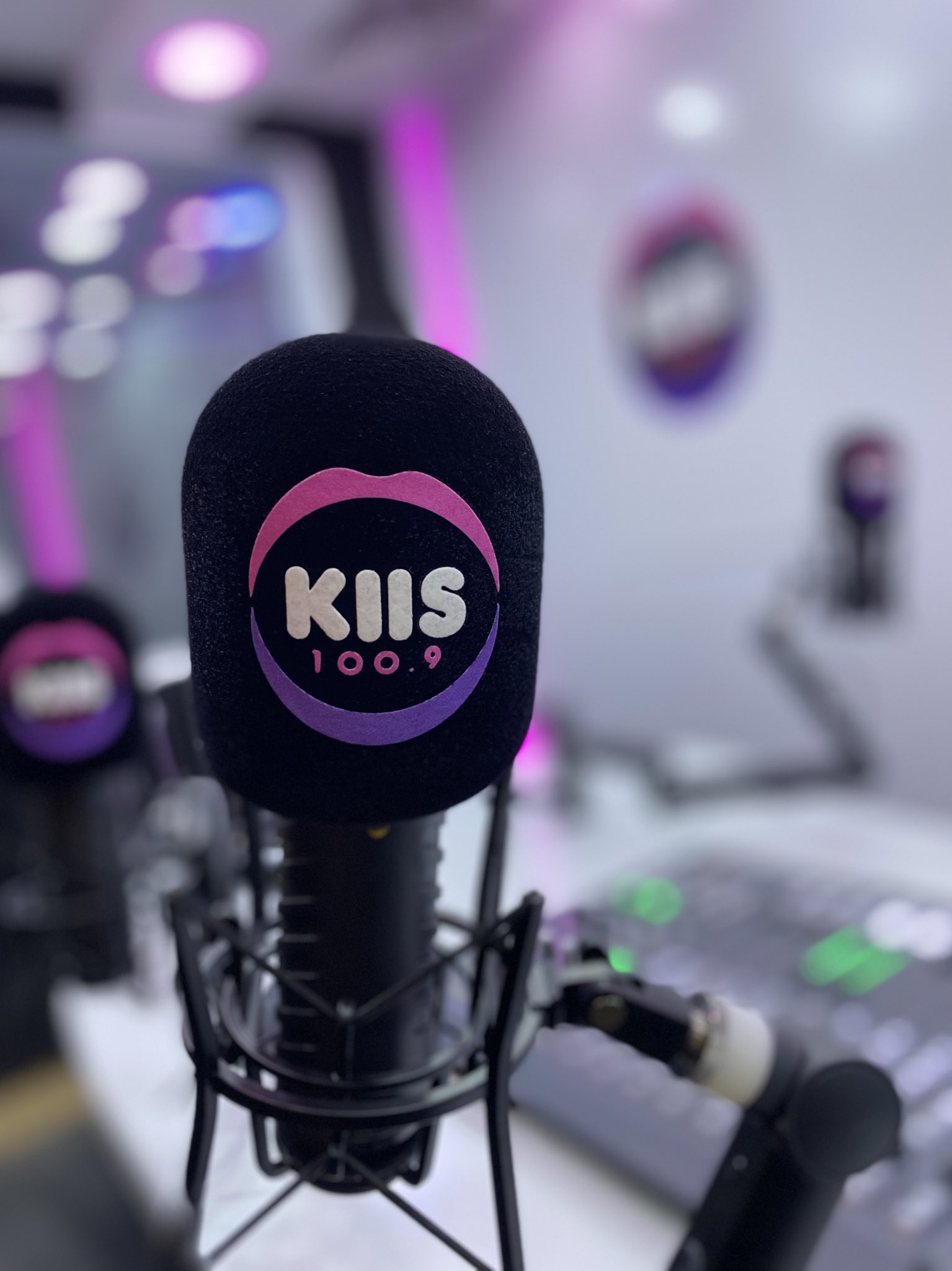 Capital FM Uganda on Twitter: "RT @KIIS_100: We are live on 100.9 FM. “Hot Hits For Kampala” # ...