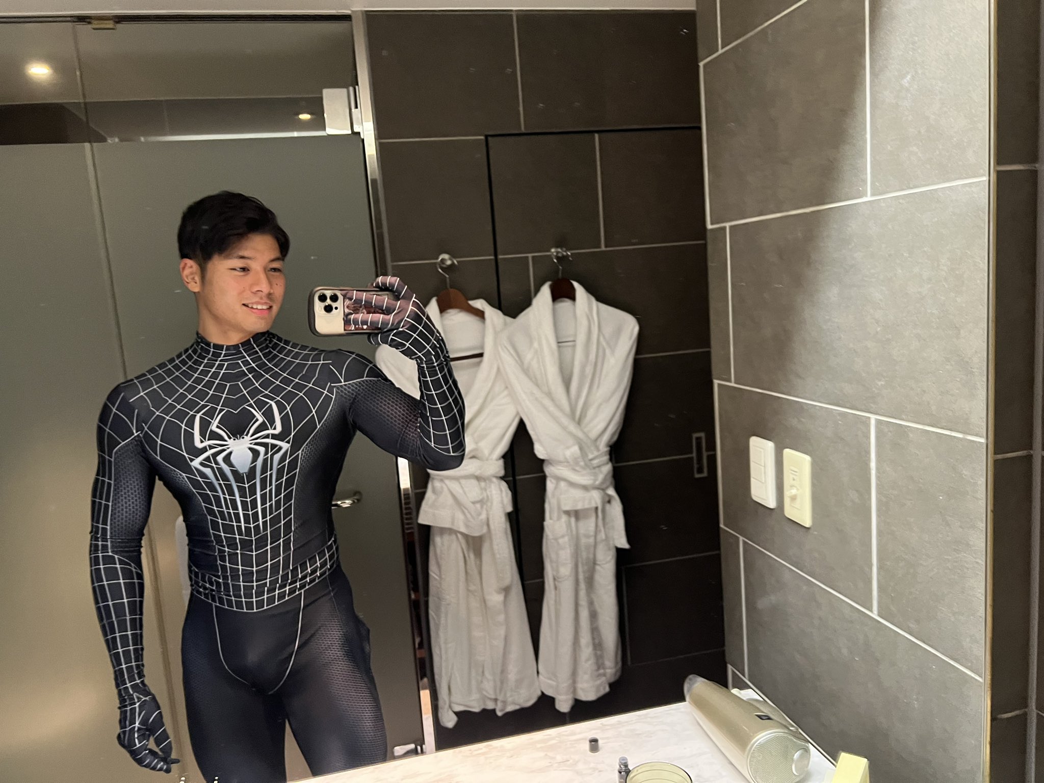 レージ on Twitter: "今日はこんなの着て撮ったりしました🕸🕷🕸 投稿をお楽しみに‼️ https://t.co/GhYVCWPUSF" / Twitter