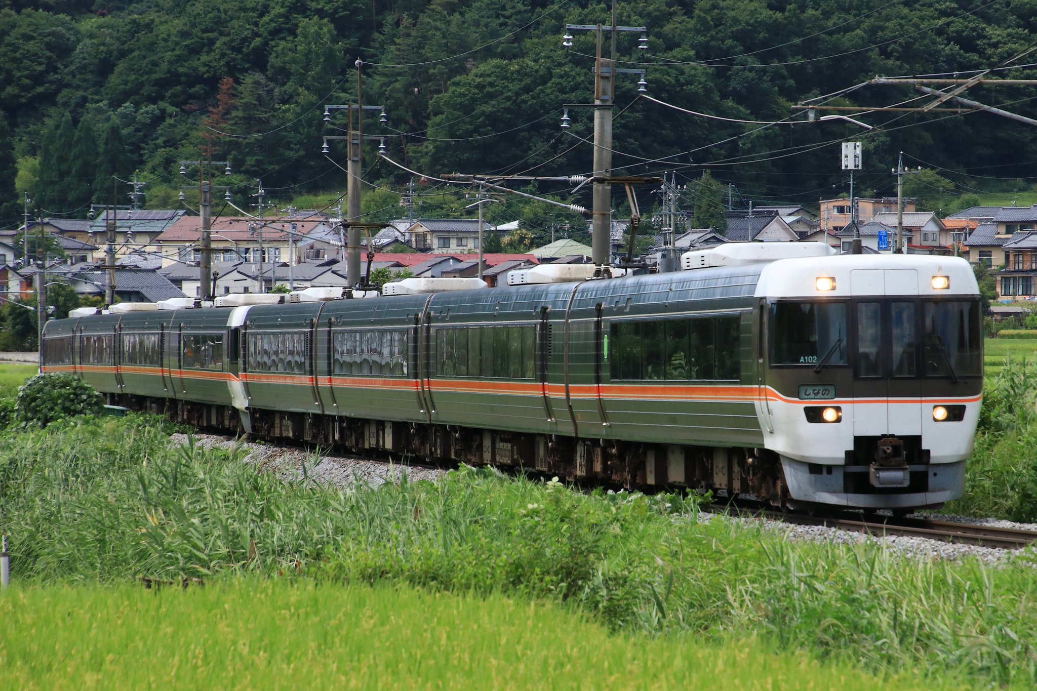 hyama N401編成 on Twitter: "本日の特急しなの7号は383系A102編成+A101編成でした。画像のように4両+4両で運転されました。理由は不明です・・。先行の特急しなの ...