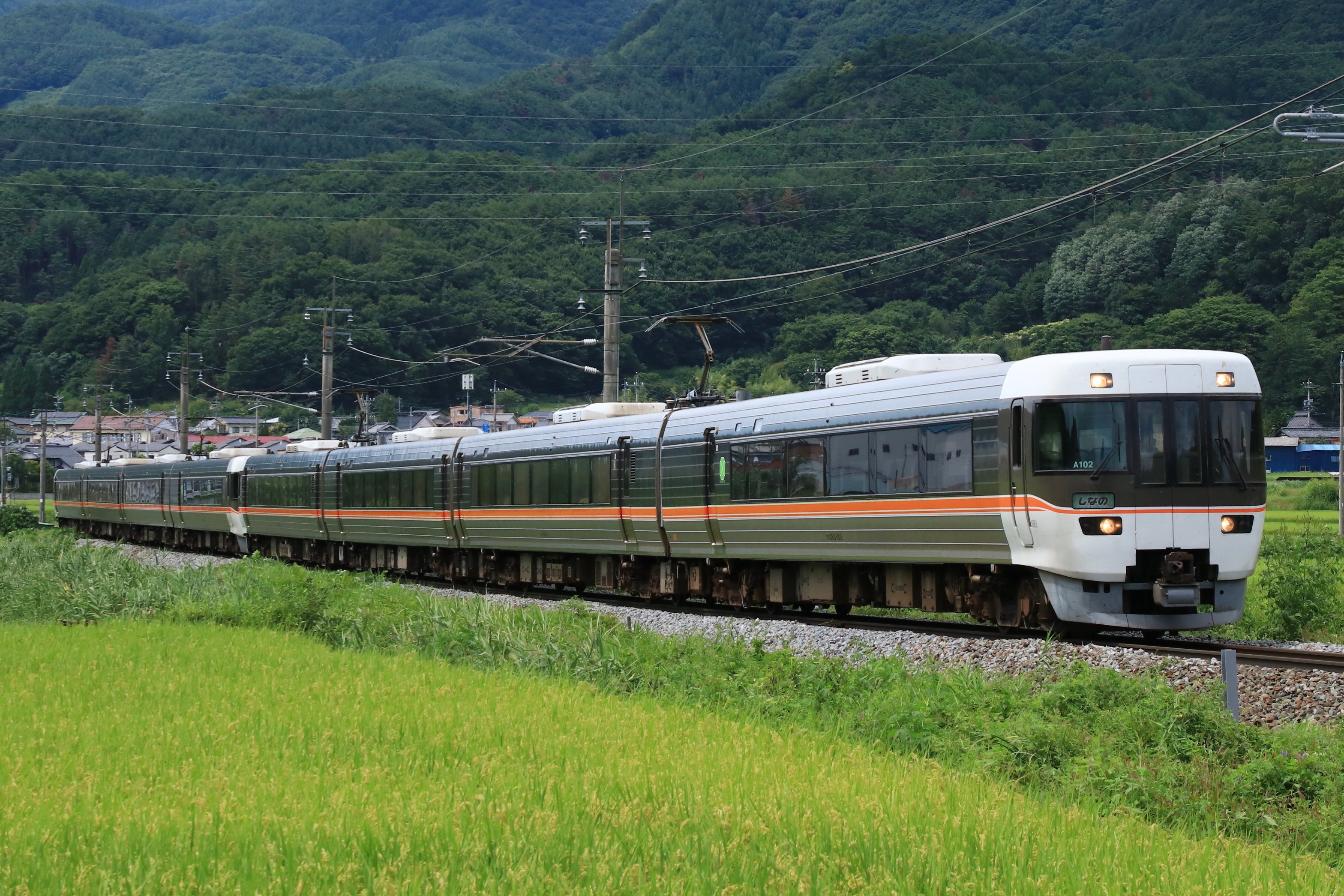 hyama N401編成 on Twitter: "本日の特急しなの7号は383系A102編成+A101編成でした。画像のように4両+4両で運転されました。理由は不明です・・。先行の特急しなの ...