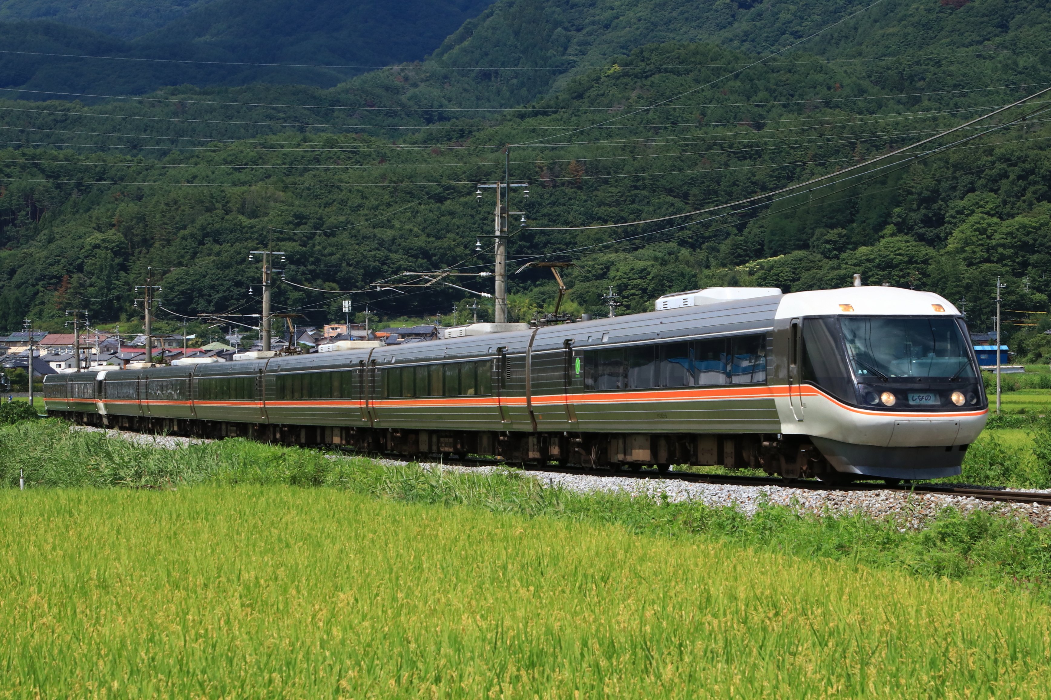 hyama N401編成 on Twitter: "本日の特急しなの7号は383系A102編成+A101編成でした。画像のように4両+4両で運転されました。理由は不明です・・。先行の特急しなの ...