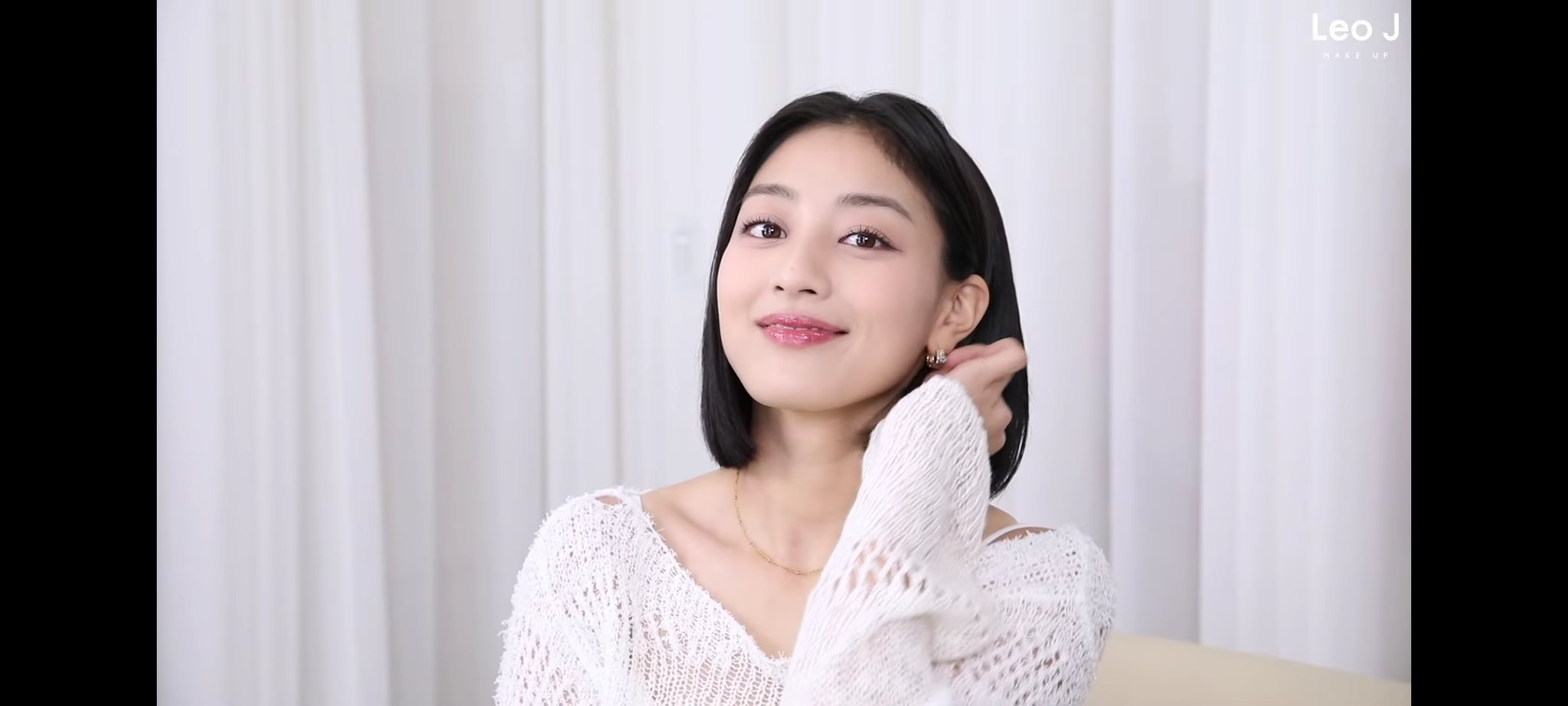 TWICE on Twitter: "TWICE & LeoJ Makeup 솔직히 좀 충격…🔥트와이스 "지효"랑 수다떨고 있는데…진짜 농협은행…💖 https://t.co ...