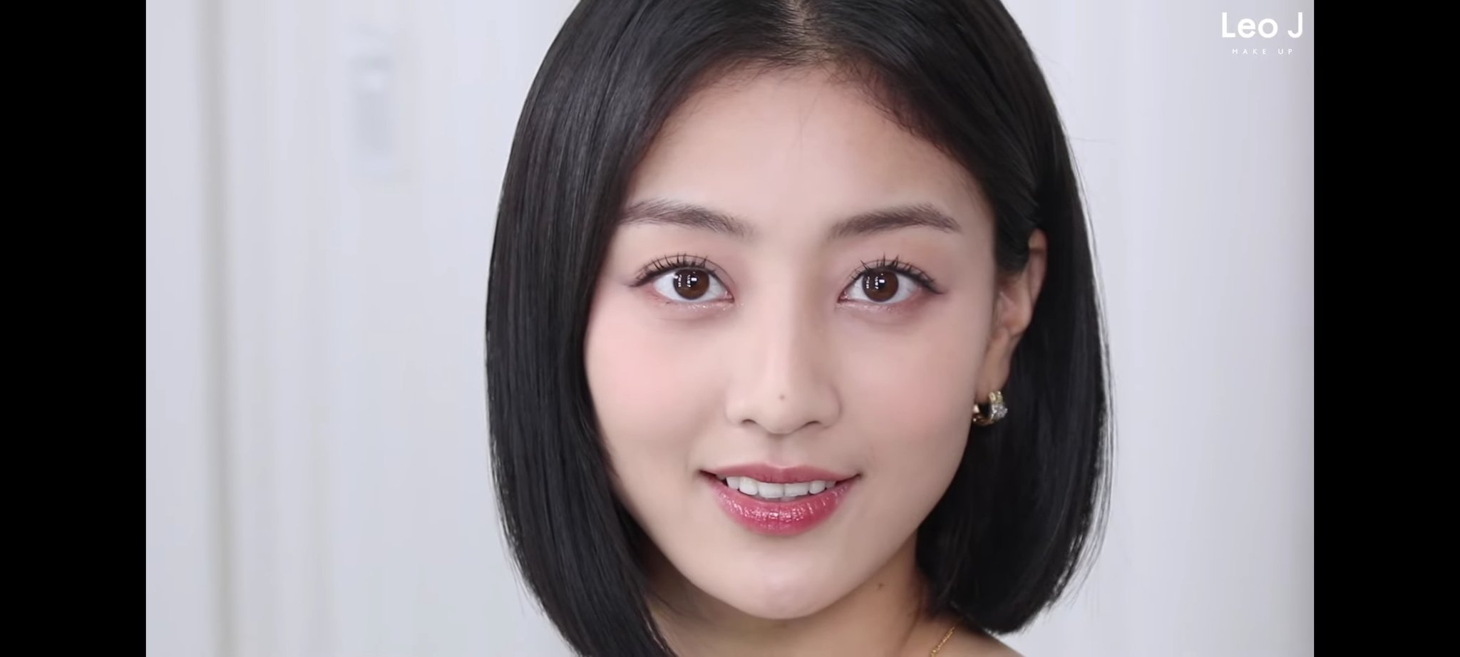 TWICE on Twitter: "TWICE & LeoJ Makeup 솔직히 좀 충격…🔥트와이스 "지효"랑 수다떨고 있는데…진짜 농협은행…💖 https://t.co ...