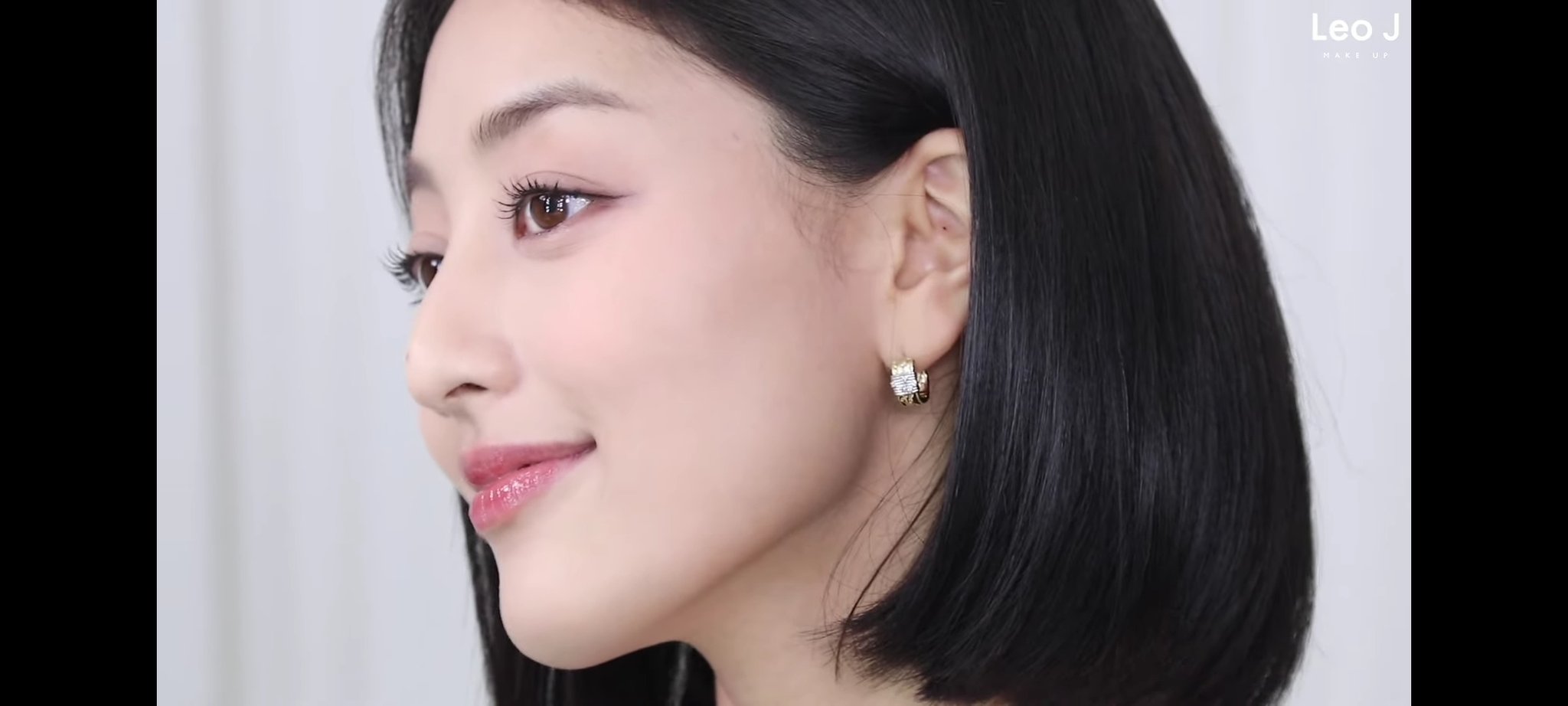 TWICE on Twitter: "TWICE & LeoJ Makeup 솔직히 좀 충격…🔥트와이스 "지효"랑 수다떨고 있는데…진짜 농협은행…💖 https://t.co ...