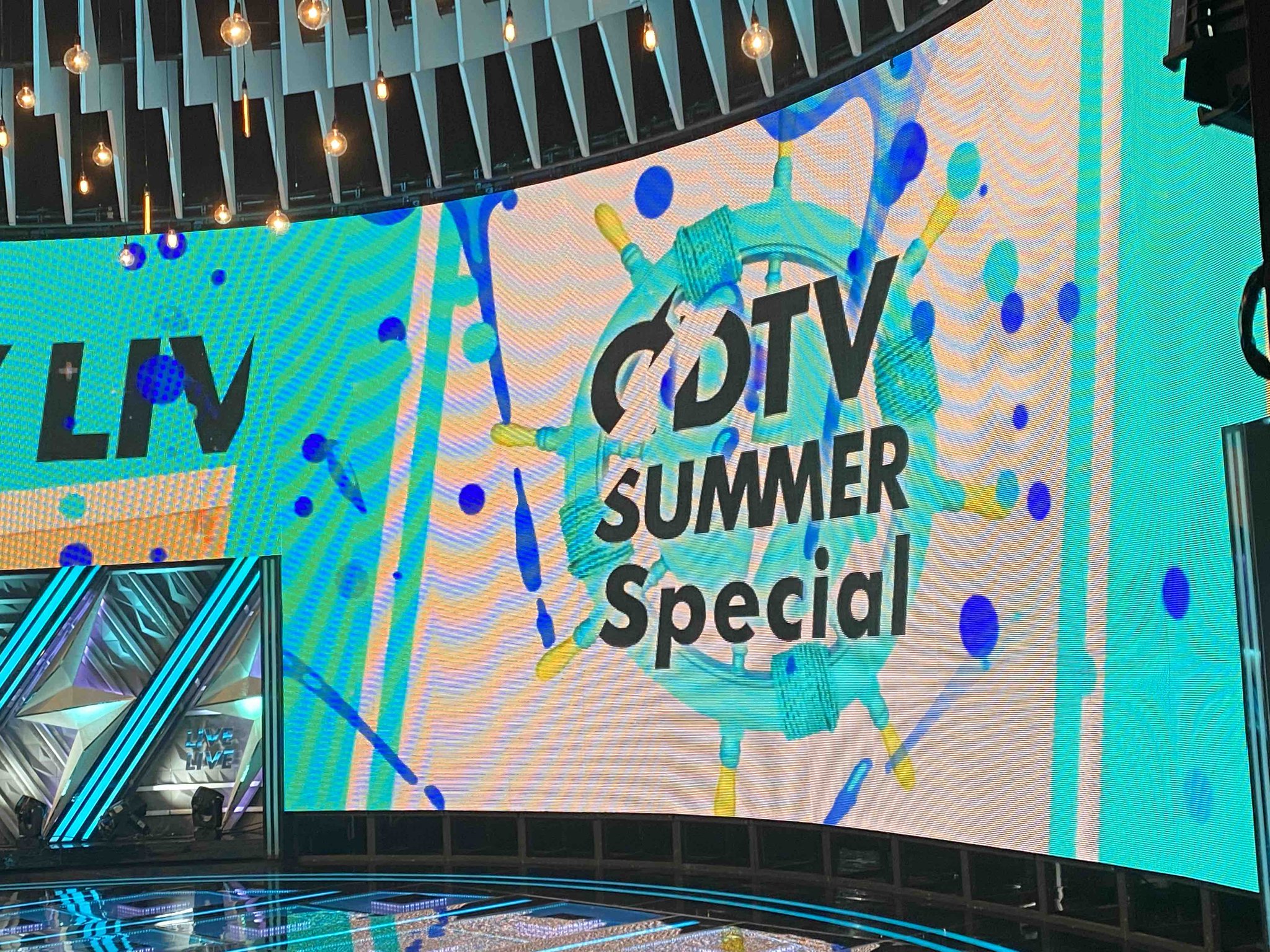 CDTV on Twitter: "いぇい いえ〜〜〜い！！ 4時間SP盛り上がってる〜🤩？ このあと 3万人が選んだ思い出の夏ソングベスト60を大発表！ まだまだ序盤だよ〜いっくよ〜っ🏃‍♂ ...