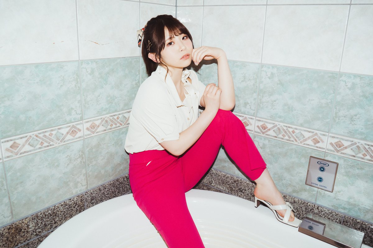 manimanium on Twitter: "#Escape 葵いぶき 💃 @aoi__ibuki 📗 @Escape_r18 📷 @manimanium https://book.dmm ...