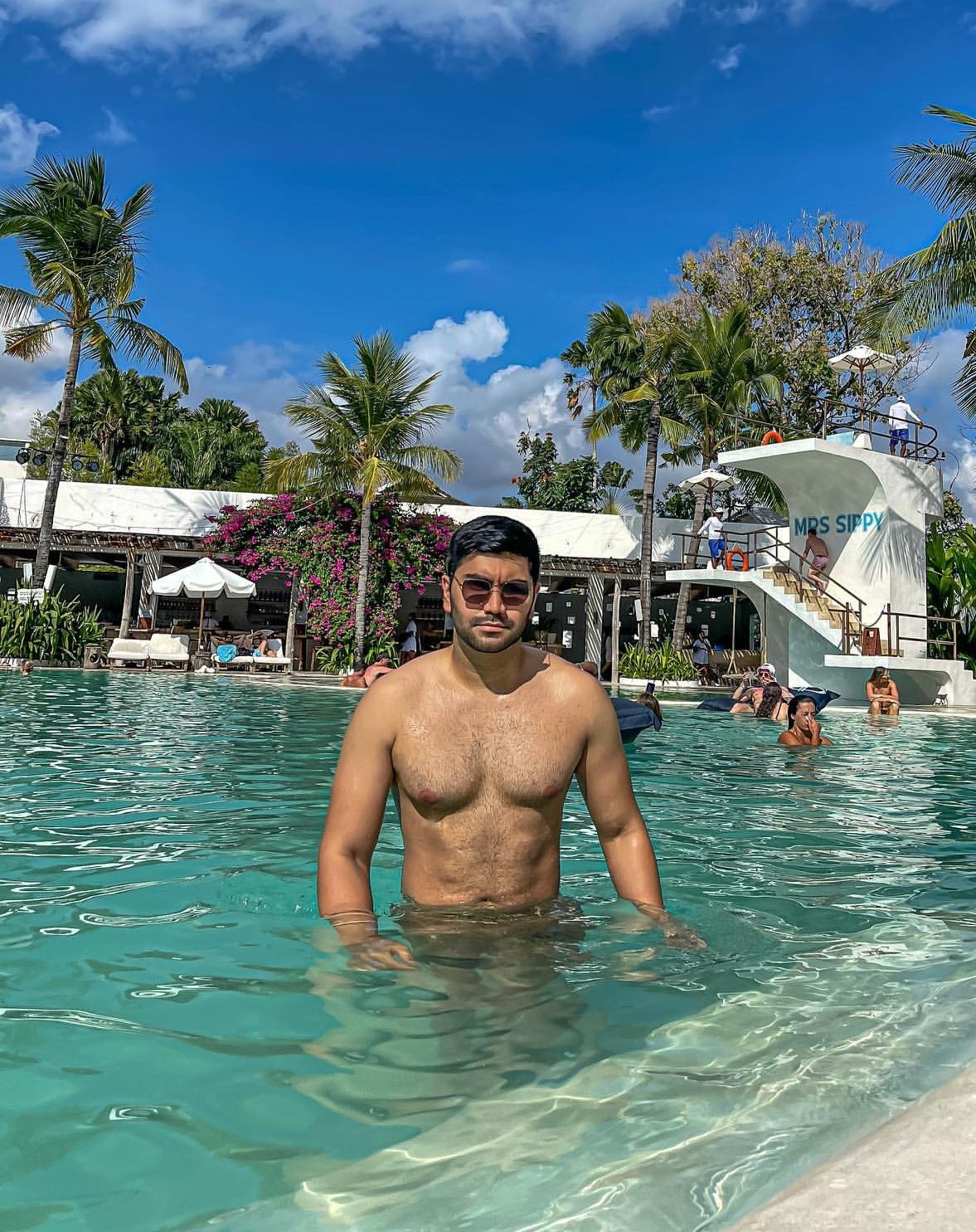 MRVVIP on Twitter: "Gandhi Fernando shirtless pooltime. #selebwatch https://t.co/VkzxGvpSA4 ...