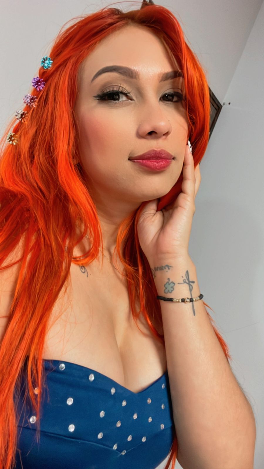 Nathaly Foxx on Twitter: "#Online #smile #latina always be happy no matter what @F4FTraining ...