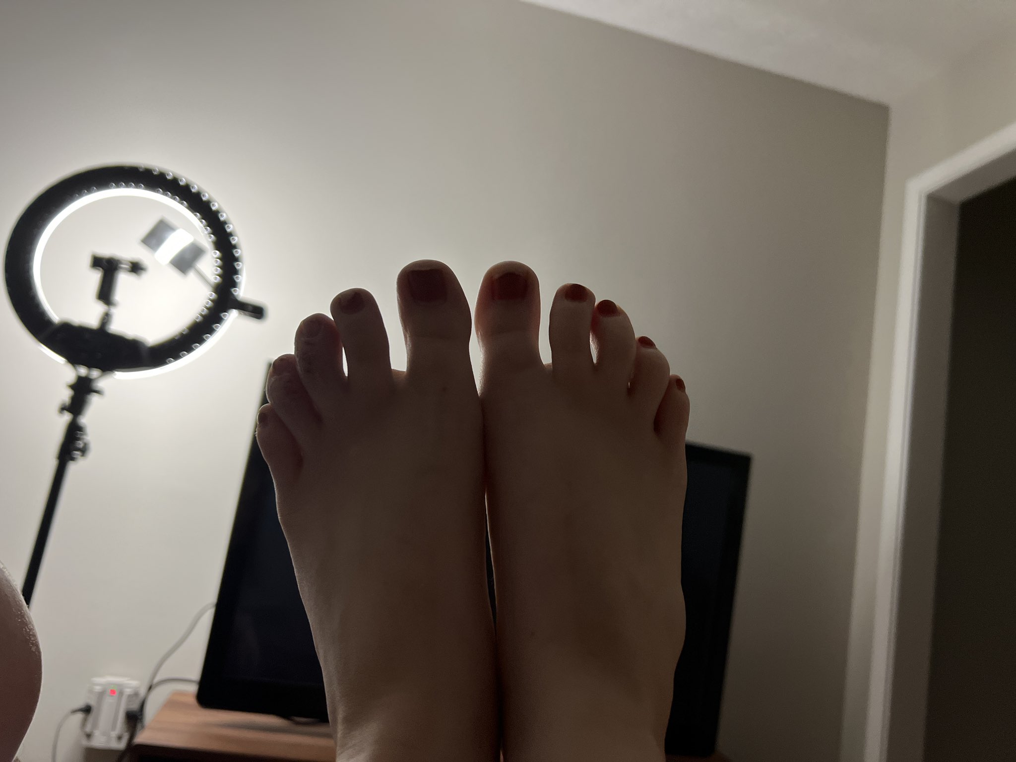 Scarlett Sinclair on Twitter: "Free feet pics, say thank you (initial swelling showcased on ...