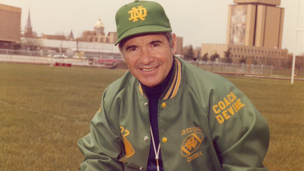 Bruce Straughan on Twitter: ""There are two kinds of people in the world, Notre Dame lovers and ...