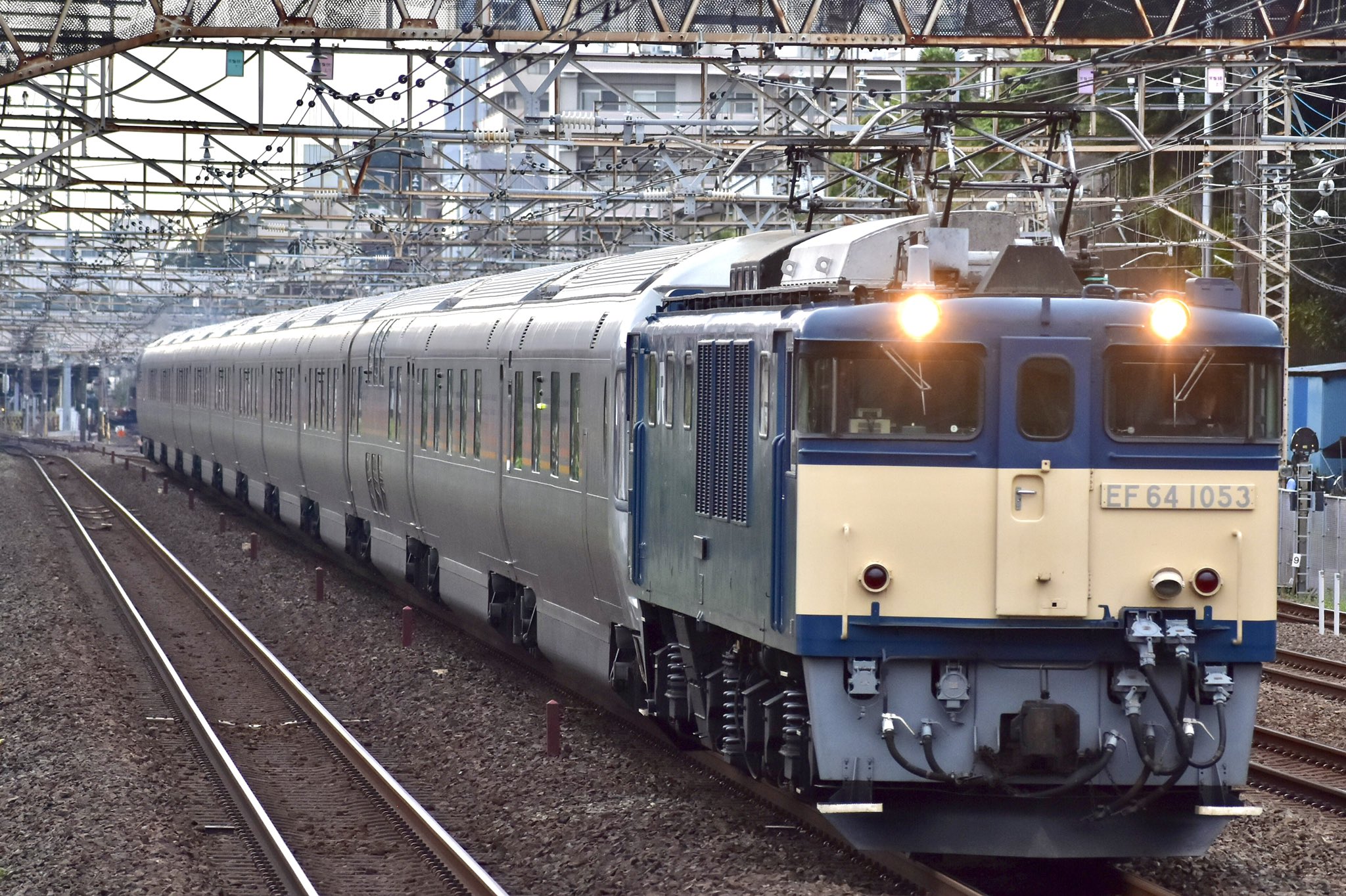常磐線沿線 on Twitter: "回9430レ カシオペア信州長野 返却回送 EF64-1053＋ E26系12B https://t.co/QK3sew4aTB" / Twitter