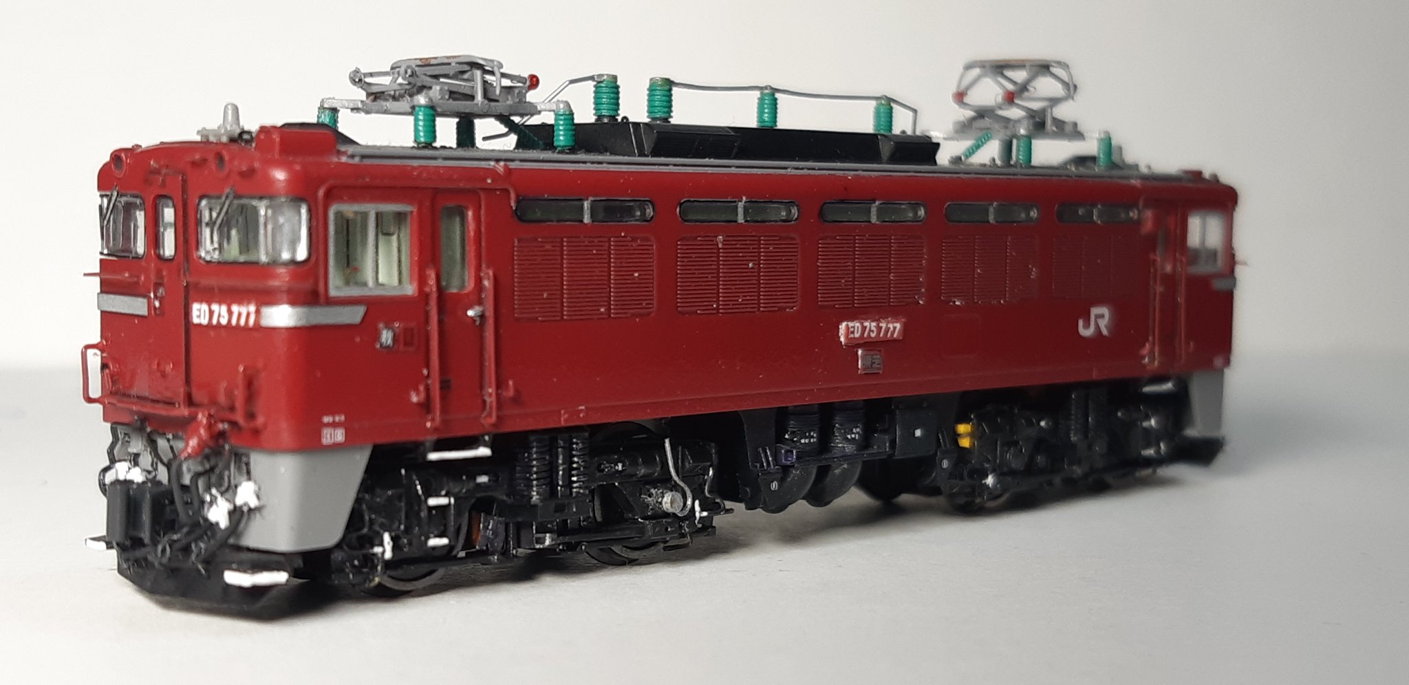 WIPE（ワイプ） on Twitter: "現役75ピカピカシリーズNo.5最後になります。TOMIX 9154 ED75 700前期形サッシ窓をベースにED75 777号機に精密加工しまし ...