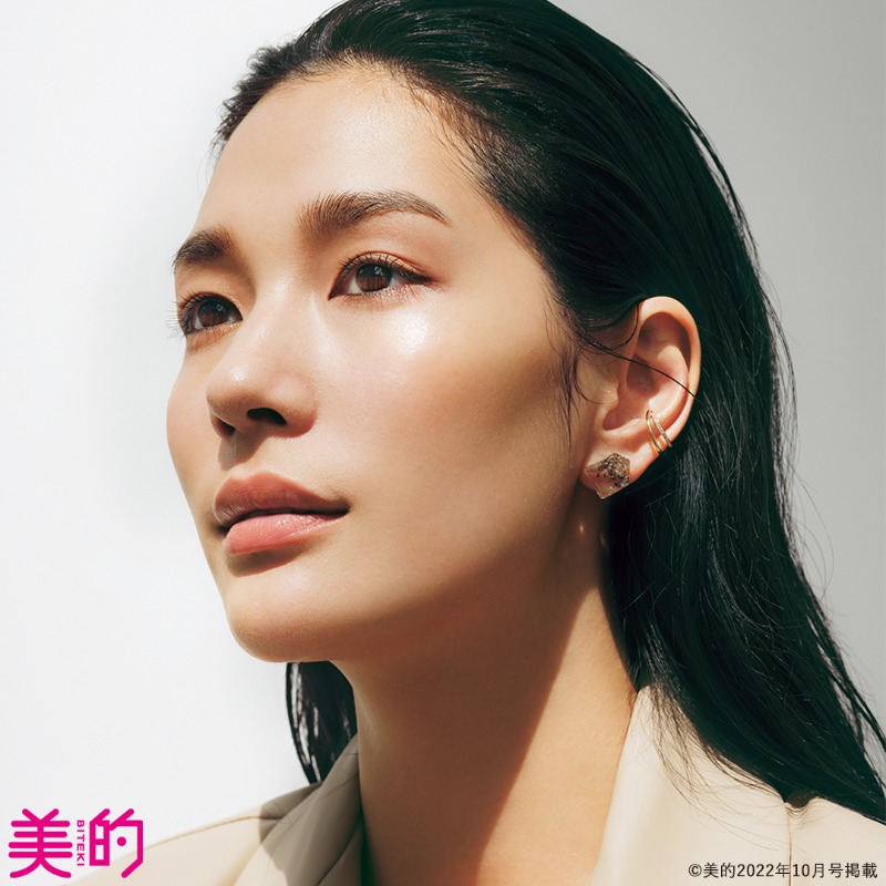 SUQQU official on Twitter: "凛と、すっきりした艶肌に。 肌に宿す艶の違いで魅せる、SUQQUのファンデーション。 ザ リクイド ファンデーション https://t ...