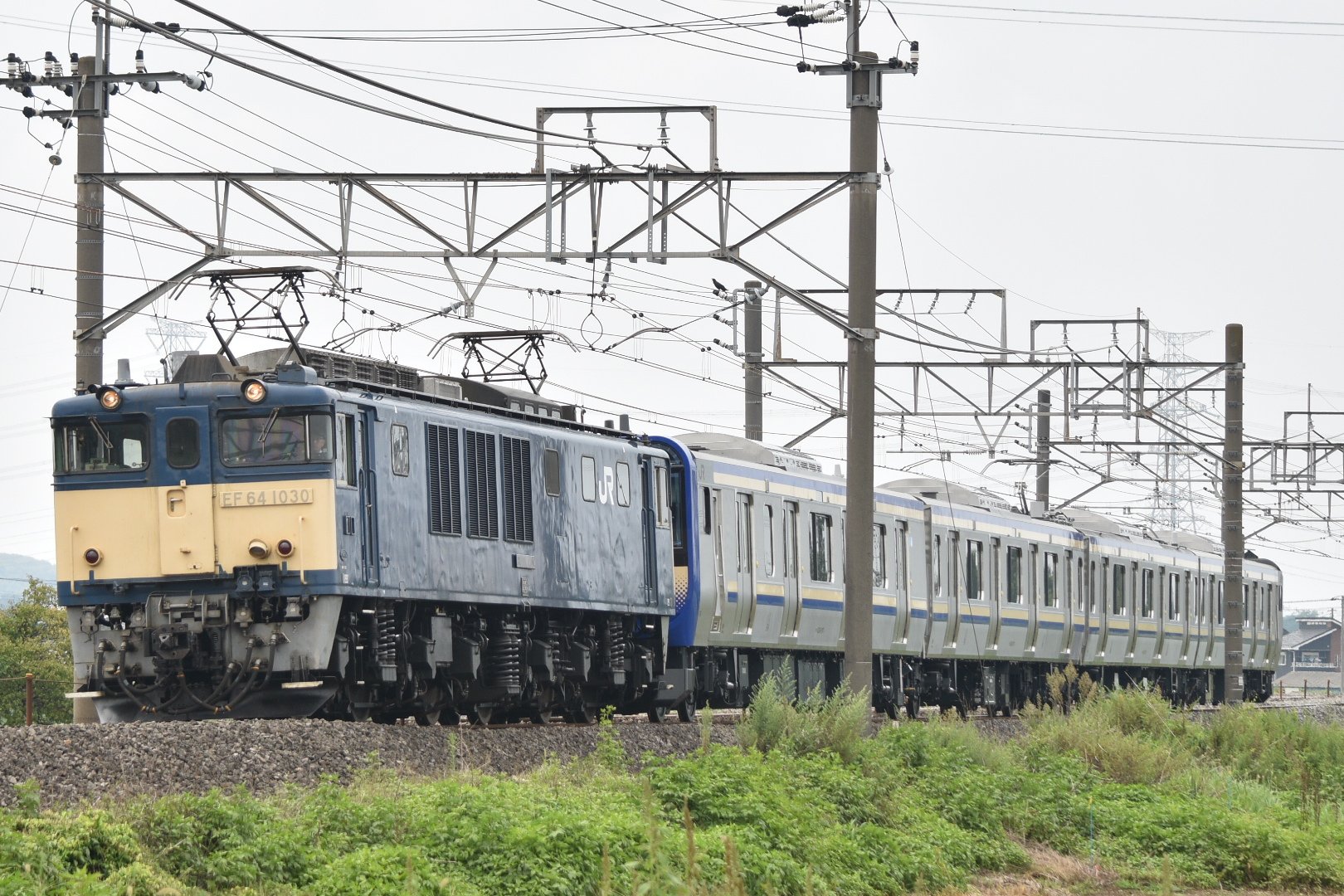 高崎秩父ライン on Twitter: "#撮影報告 #撮りたて速報 22/8/30«12:49» 配9728レ EF64-1030 E235系 J-17編成 @高崎線 本庄～岡部 https ...