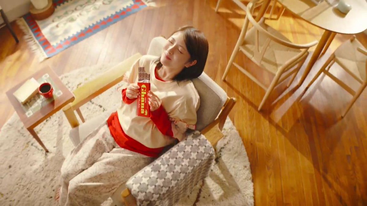 動画NOW on Twitter: "浜辺美波 が出演する ロッテ ガーナ のCM「アガる口どけ」篇。 https://douganow.jp/archives/20220830286203 ...