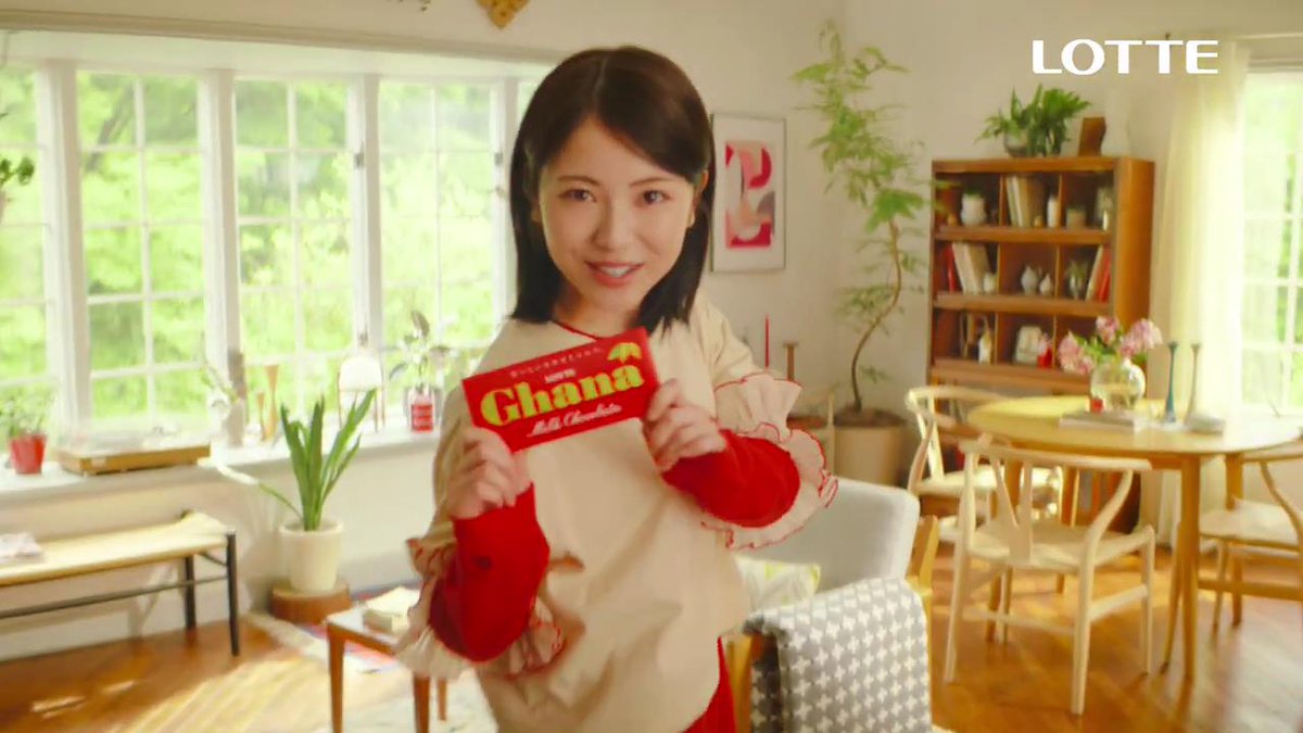 動画NOW on Twitter: "浜辺美波 が出演する ロッテ ガーナ のCM「アガる口どけ」篇。 https://douganow.jp/archives/20220830286203 ...
