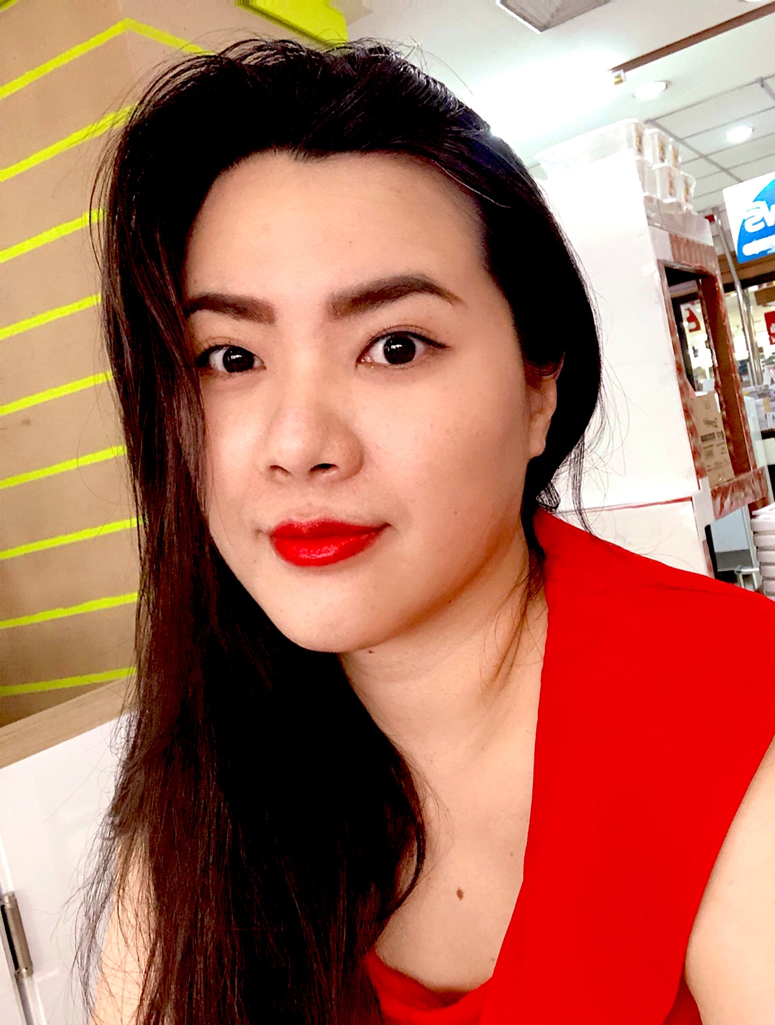 soyong on Twitter: "หมดแรงมากคะวันนี้ แดดมันร้อนมาก ยุ่งเหยิงมากก แป้งบำรุงความเนียนของผิวหายไป ...