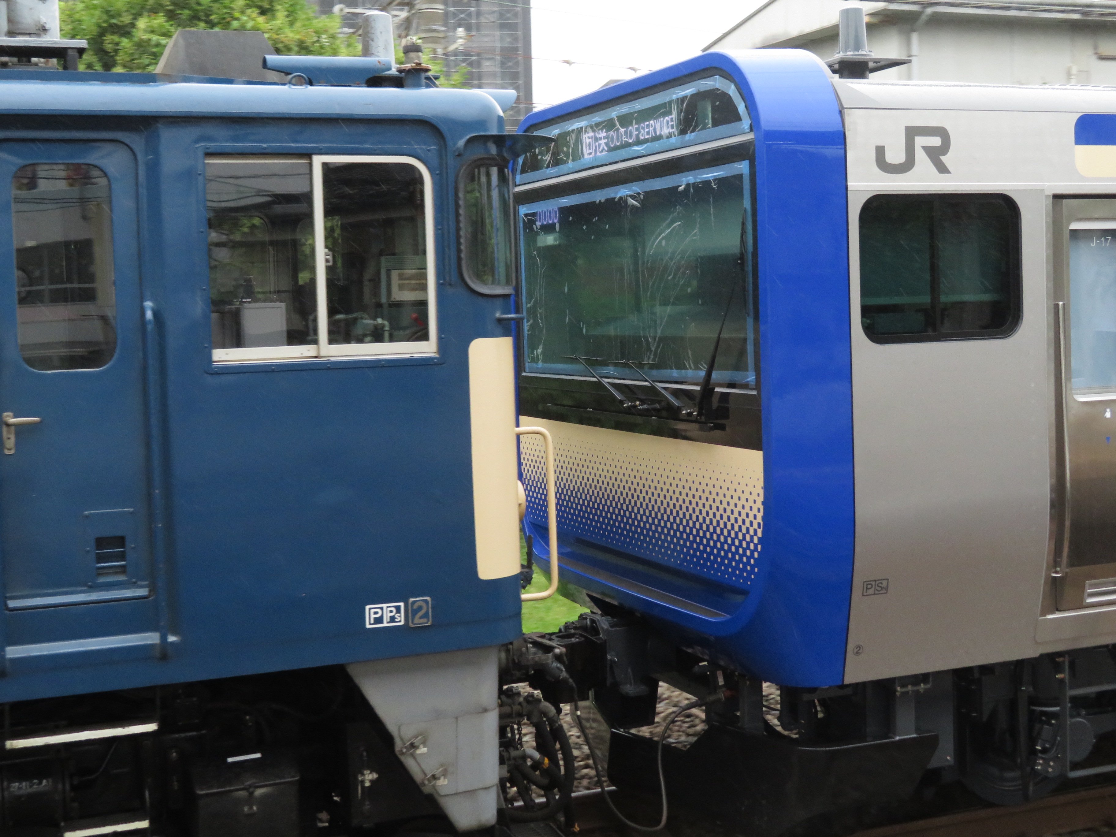 りゅーN on Twitter: "2022/08/30 JR東日本E235系1000番台 配給輸送 配9645レ EF64-1030+E235系J-17編成 (写真4つめのおまけ…新鶴見で ...