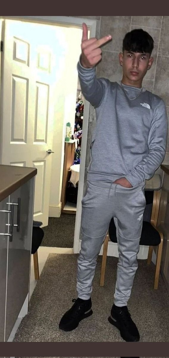 hands down pants on Twitter: "You've been caught feeling your nob https://t.co/4vk7vidmZg" / Twitter