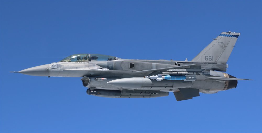 Dzirhan Mahadzir on Twitter: "RT @TheBaseLeg: Today I photographed Republic of Singapore Air ...