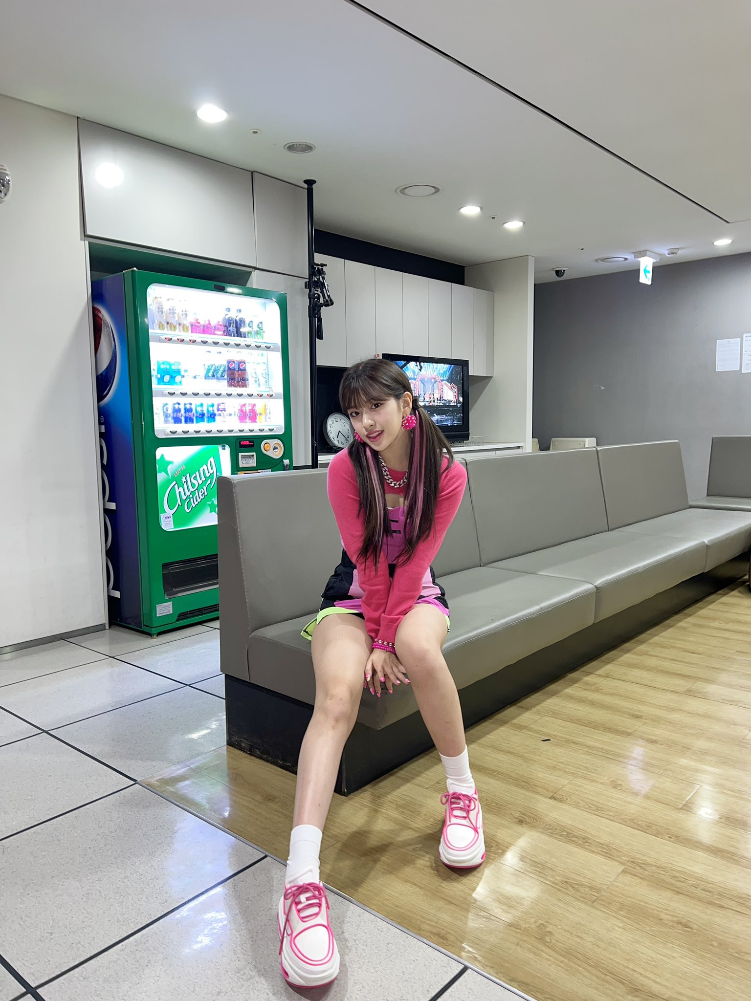 [DIVE into IVE] 아이브 討論區 (15) - 初動破80萬 坐八望百! | LIHKG 討論區