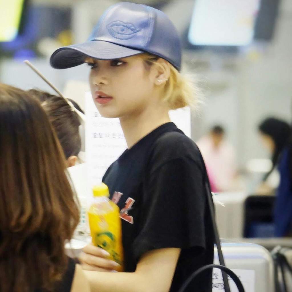 Lisa Old Print on Twitter: "#리사 #LISA https://t.co/Hrelfhuz42" / Twitter