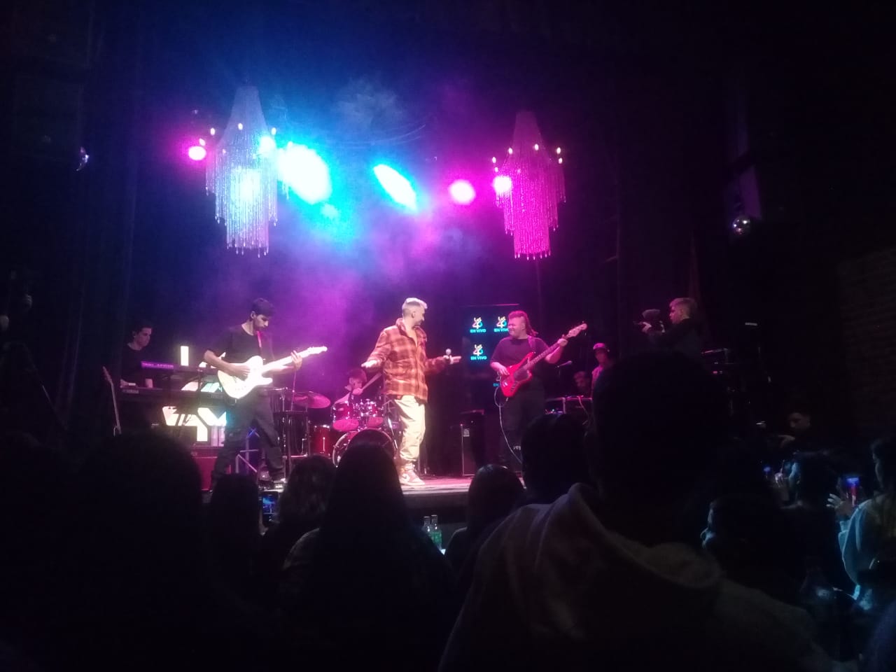 estani.info_oficial ( te esperare ) on Twitter: "@EstaniCDV en los @Los40 https://t.co ...