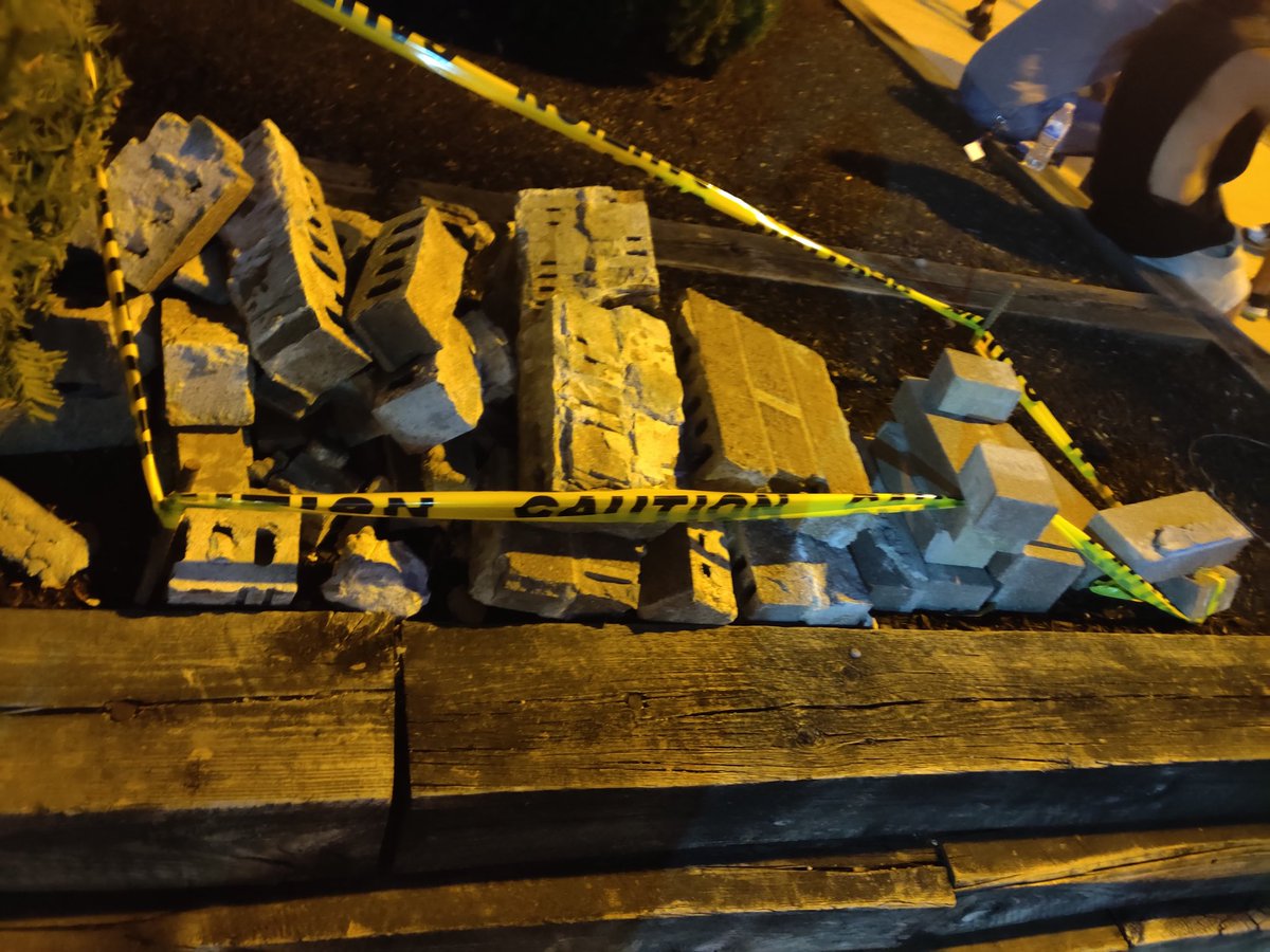 Rich Puchalsky Ⓐ on Twitter: "RT @AshAgony: Can't believe people are STILL doing "the cops are ...