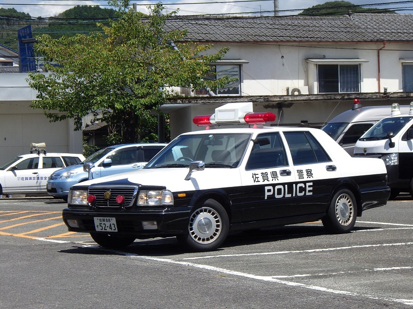 佐賀県警察 on Twitter: "【武雄警察署】 今年いっぱいで運用が終わる「Y31セドリック」パトの雄姿をカメラに収めようと、遠方からの来訪者がありました🚓 1998年から長年活躍した ...