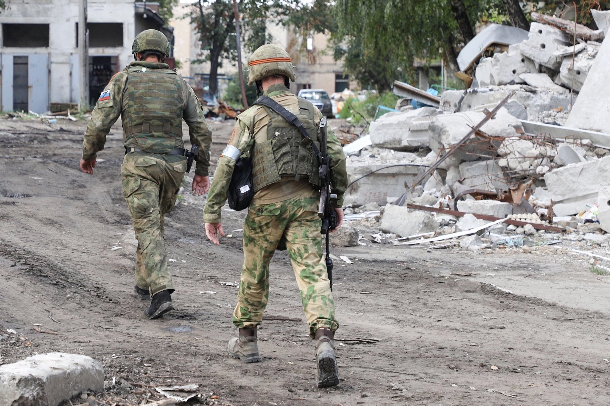 HiRO@カントースペツナズ杯 on Twitter: "手前も後ろも着てるアーマーがえぐすぎる https://t.co/YMeY8snScu" / Twitter