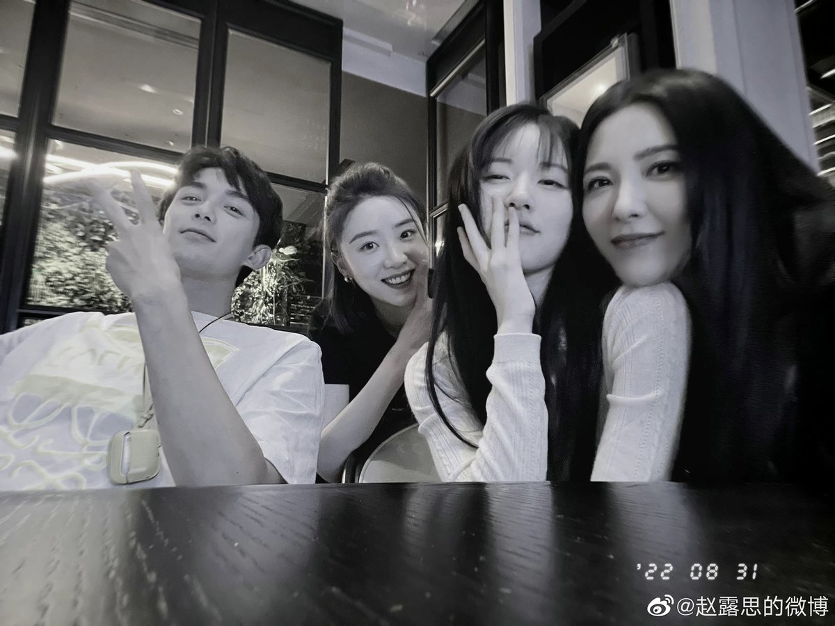 cdrama tweets on Twitter: "#ZhaoLusi shares snaps with #LoveLiketheGalaxy costars Wu Lei, Zhang ...