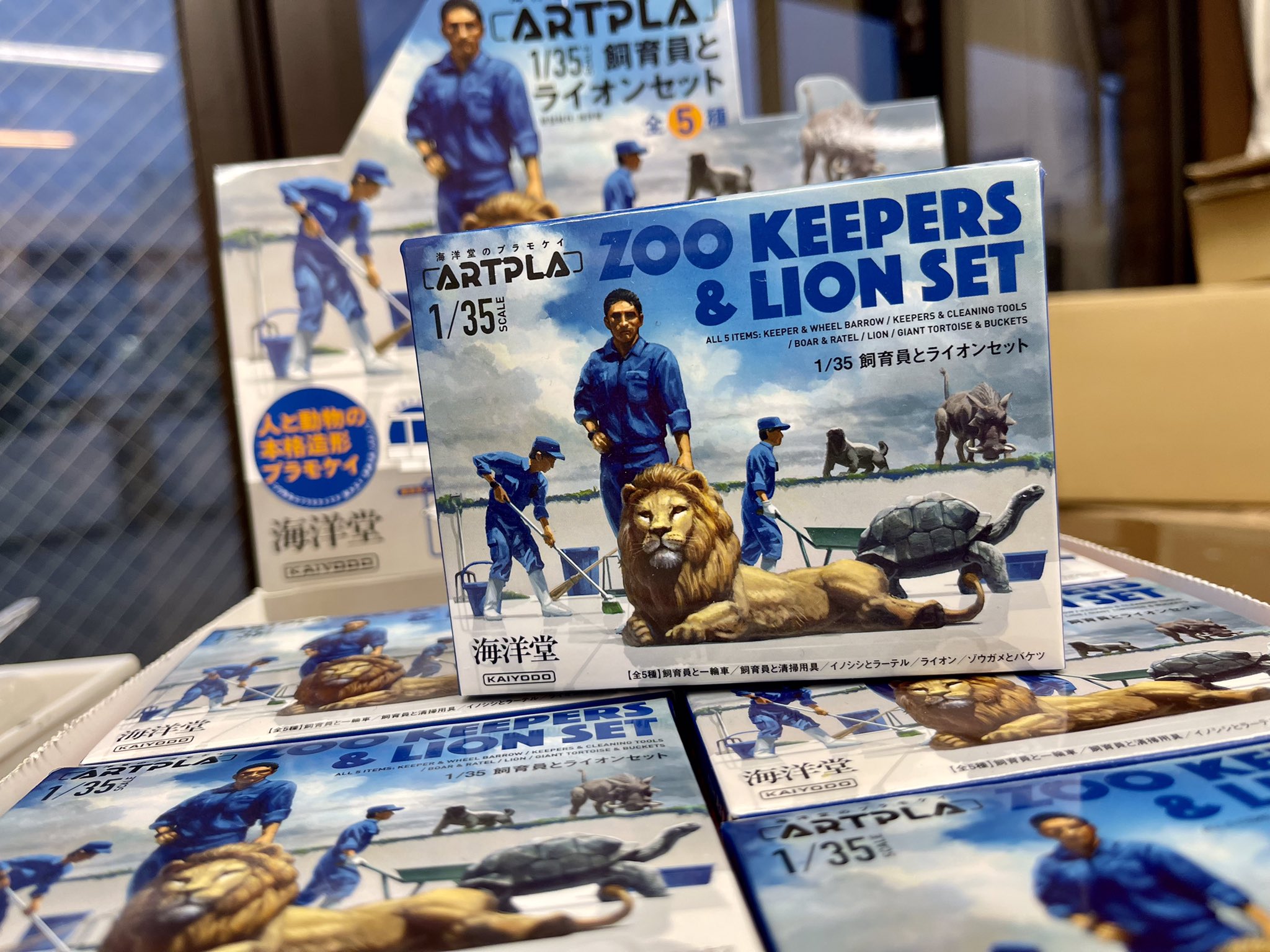 海洋堂ARTPLA on Twitter: "9月はこちらのゾウガメとラーテルの入っている「飼育員とライオンセット」のBOX版発売月でもあります☺️！ BOX版のパッケージもとても素敵なのぜひ ...