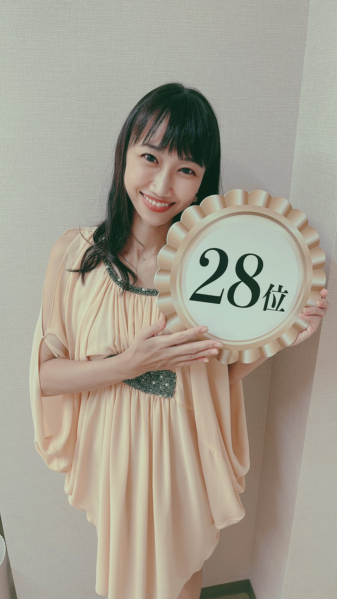 谷川友梨(吉本新喜劇) On Twitter 皆様のおかげで、新喜劇総選挙28位をいただきました 本当にこの約2ヶ月間、たくさんの投票と応援、ありがとうございました😆💕 名前呼ばれて壇上