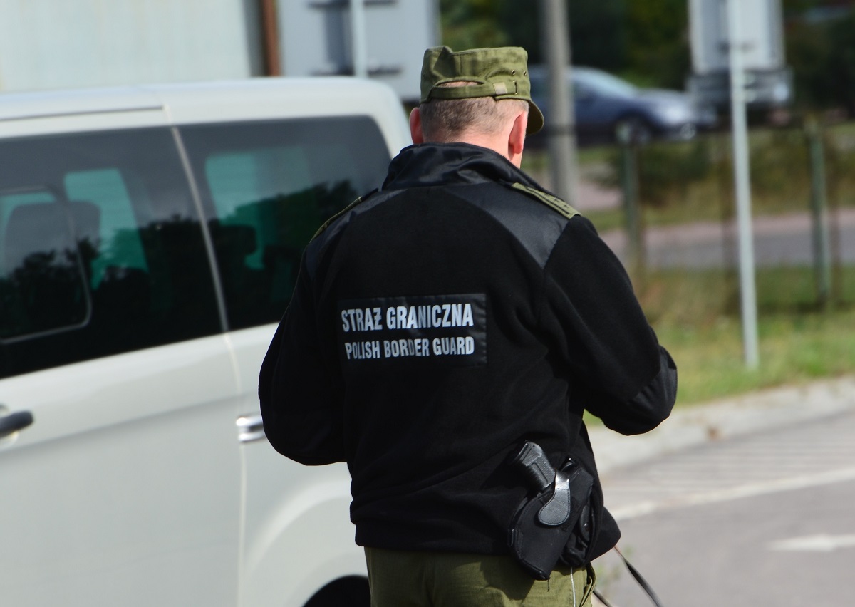 Straż Graniczna on Twitter: "#FunkcjonariuszeSG zatrzymali przy granicy z Litwą kolejnych, tym ...