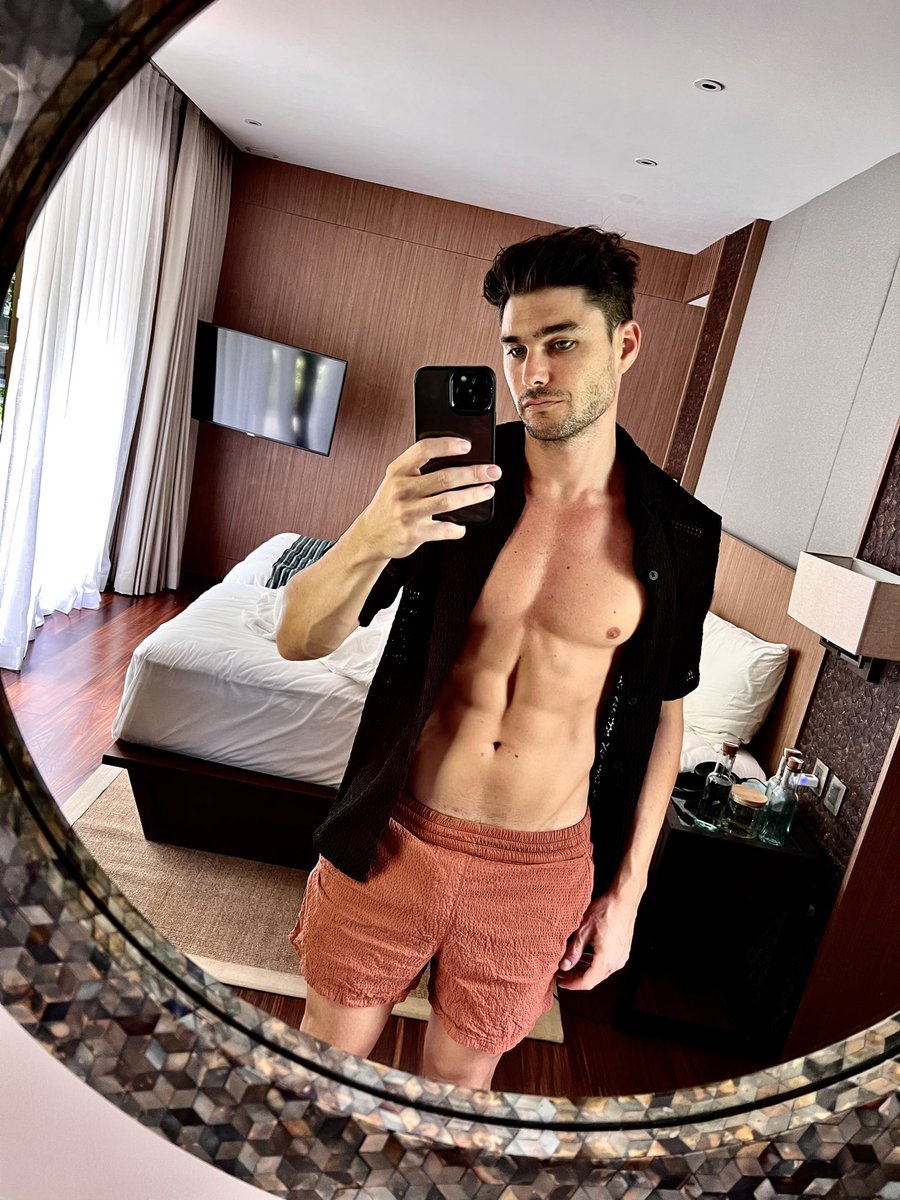 Hot Dudes Good Mood 🇺🇦 on Twitter: "RT @Charliem015: 🌴🌴"