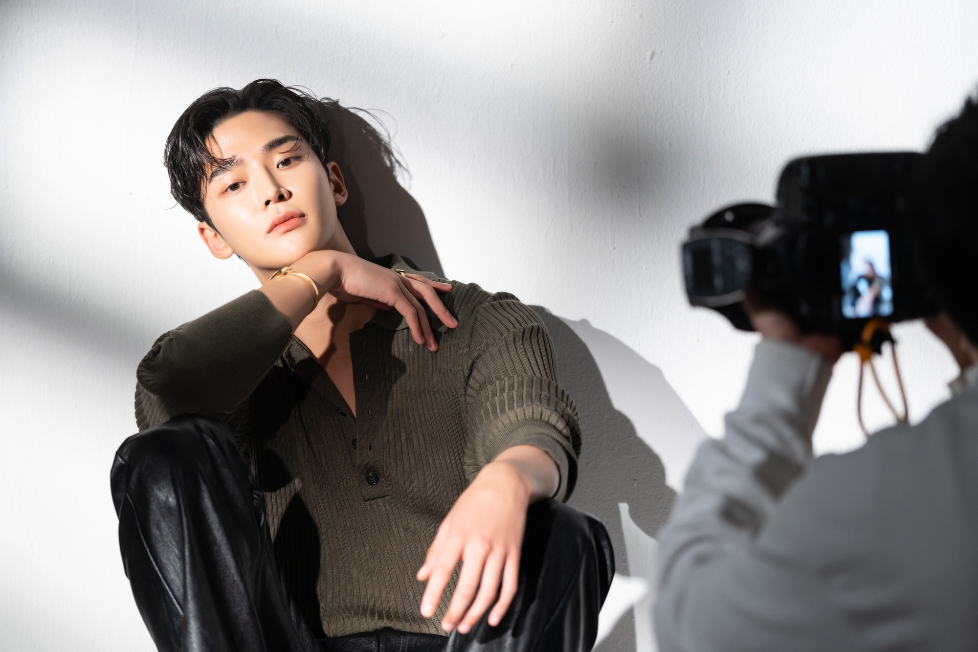 ROWOON THAILAND on Twitter: "[FNC Naver] 📷 From dawn to dusk Part2. เบื้องหลังการถ่ายแบบ ...